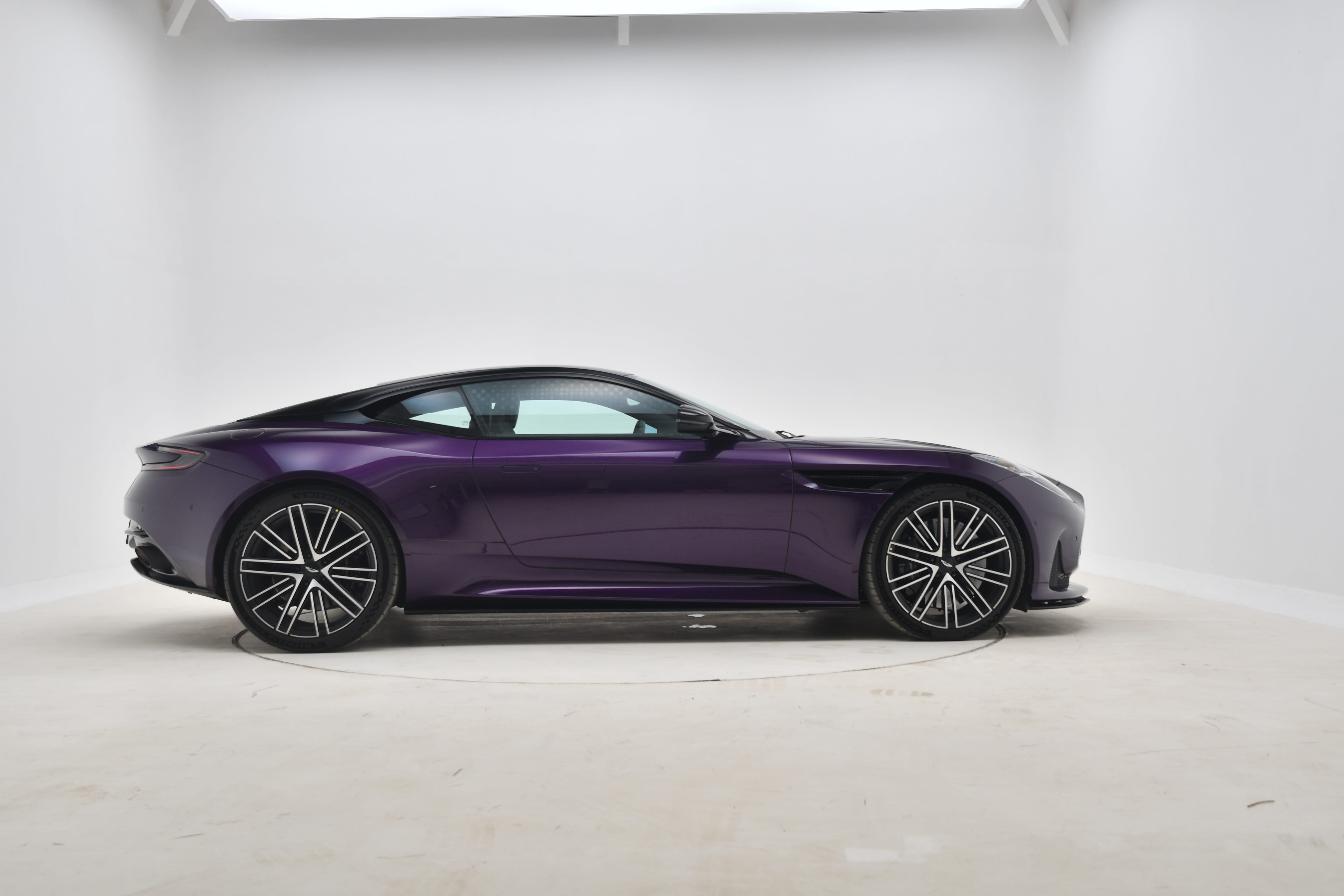 Aston Martin DB12 Alloy Wheels Image – DB12 Photos in India | Autocar India