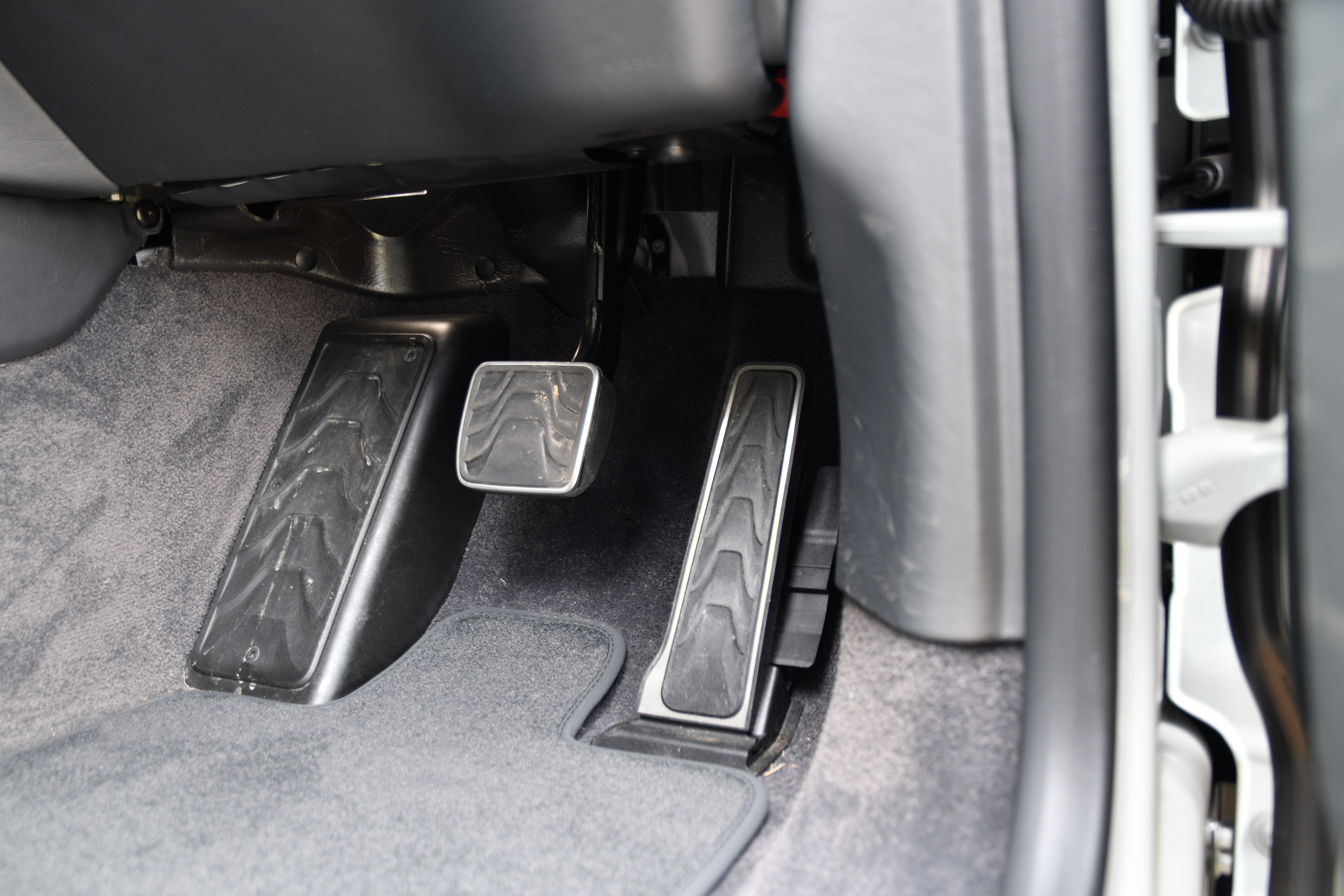 Aston Martin DBX Foot Controls Image – DBX Photos in India | Autocar India