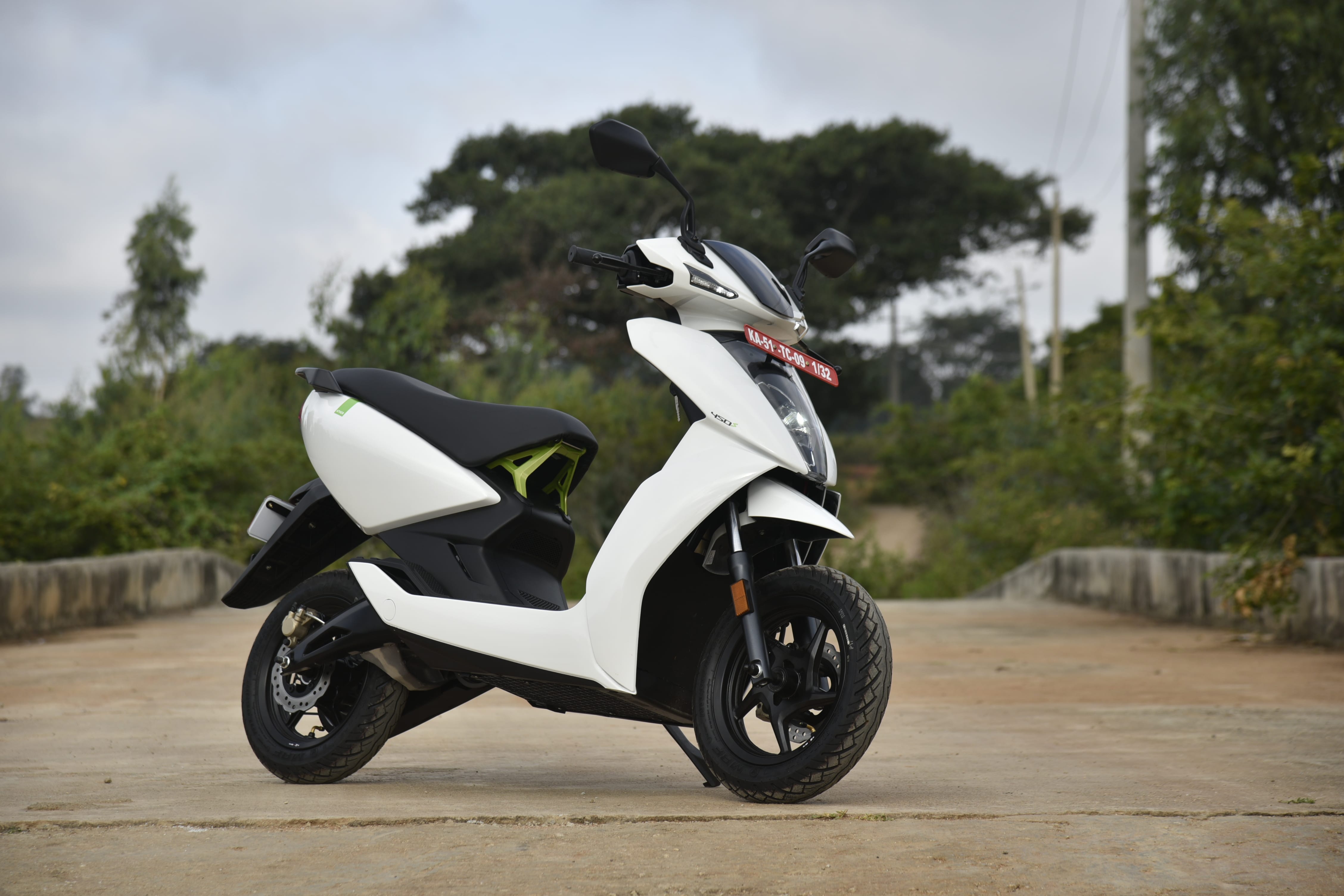 Ather 450 Front Left Three Quarter Image – 450 Photos in India ...