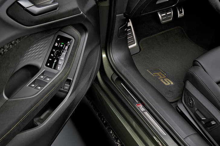 Audi A5 Front Row Seats Image – A5 Photos in India | Autocar India