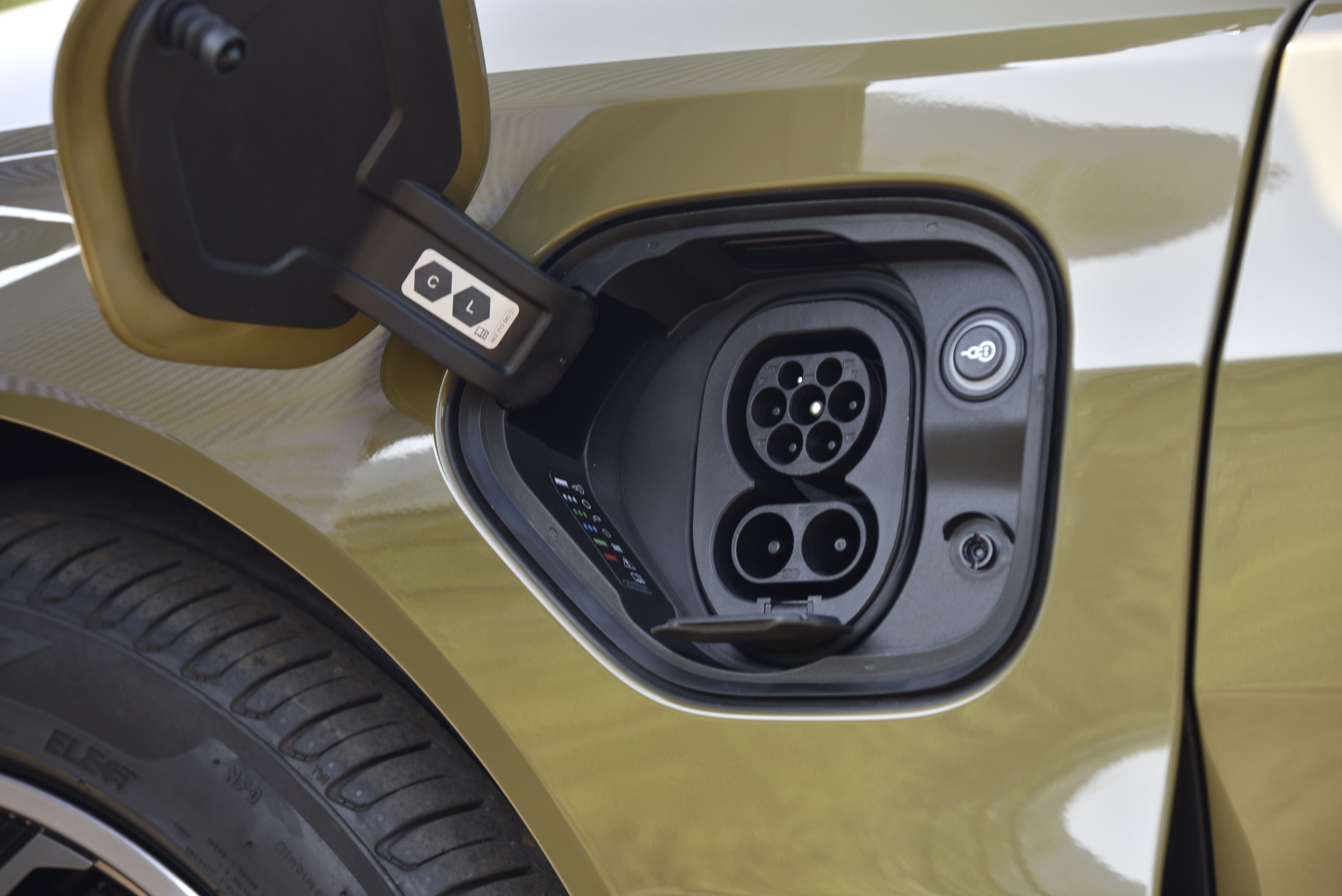 Audi e-tron GT Charging Ports Image – e-tron GT Photos in India ...