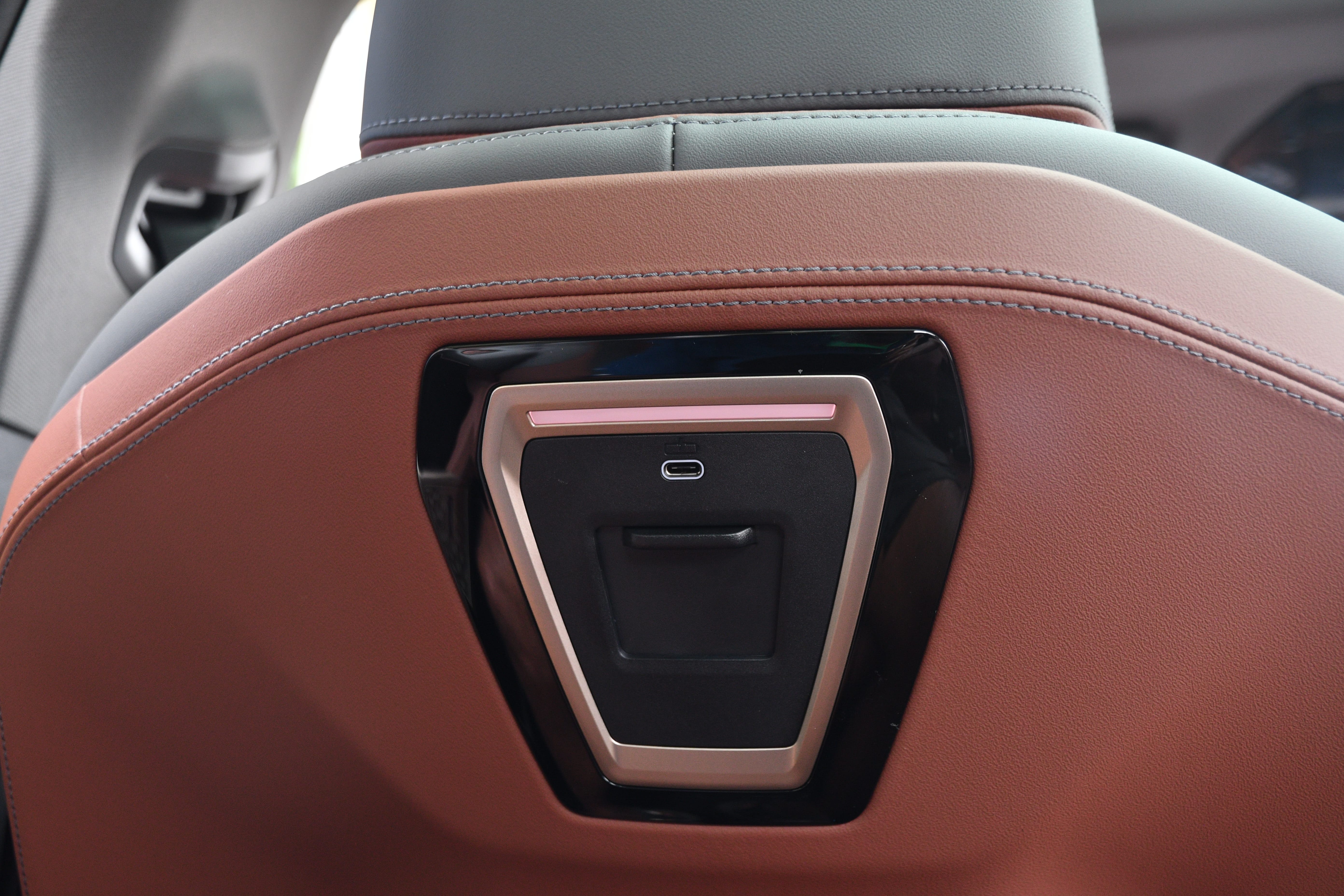 BMW 5 Series LWB Second Row Seats Image – 5 Series LWB Photos in India ...