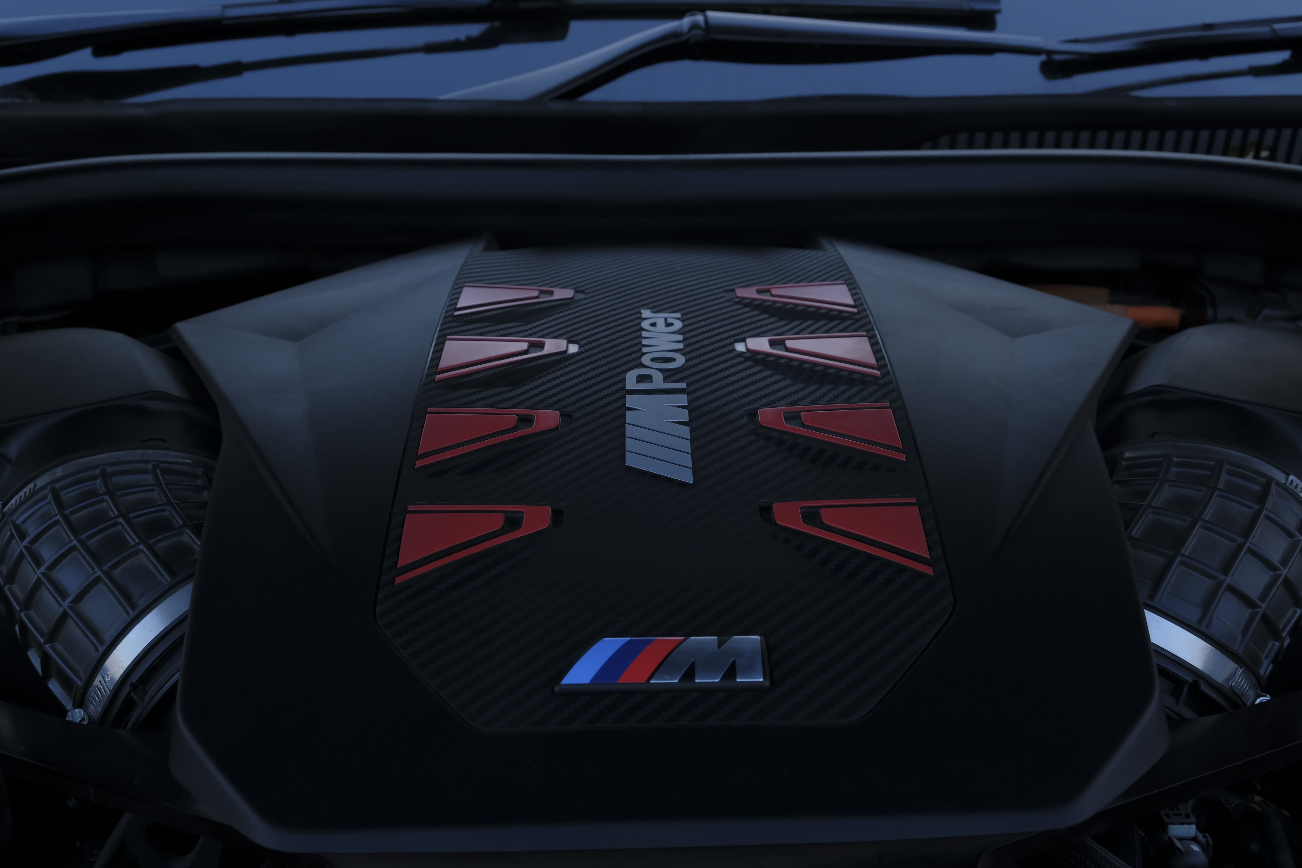 BMW XM Open Bonnet Engine Shot Image – XM Photos in India | Autocar India