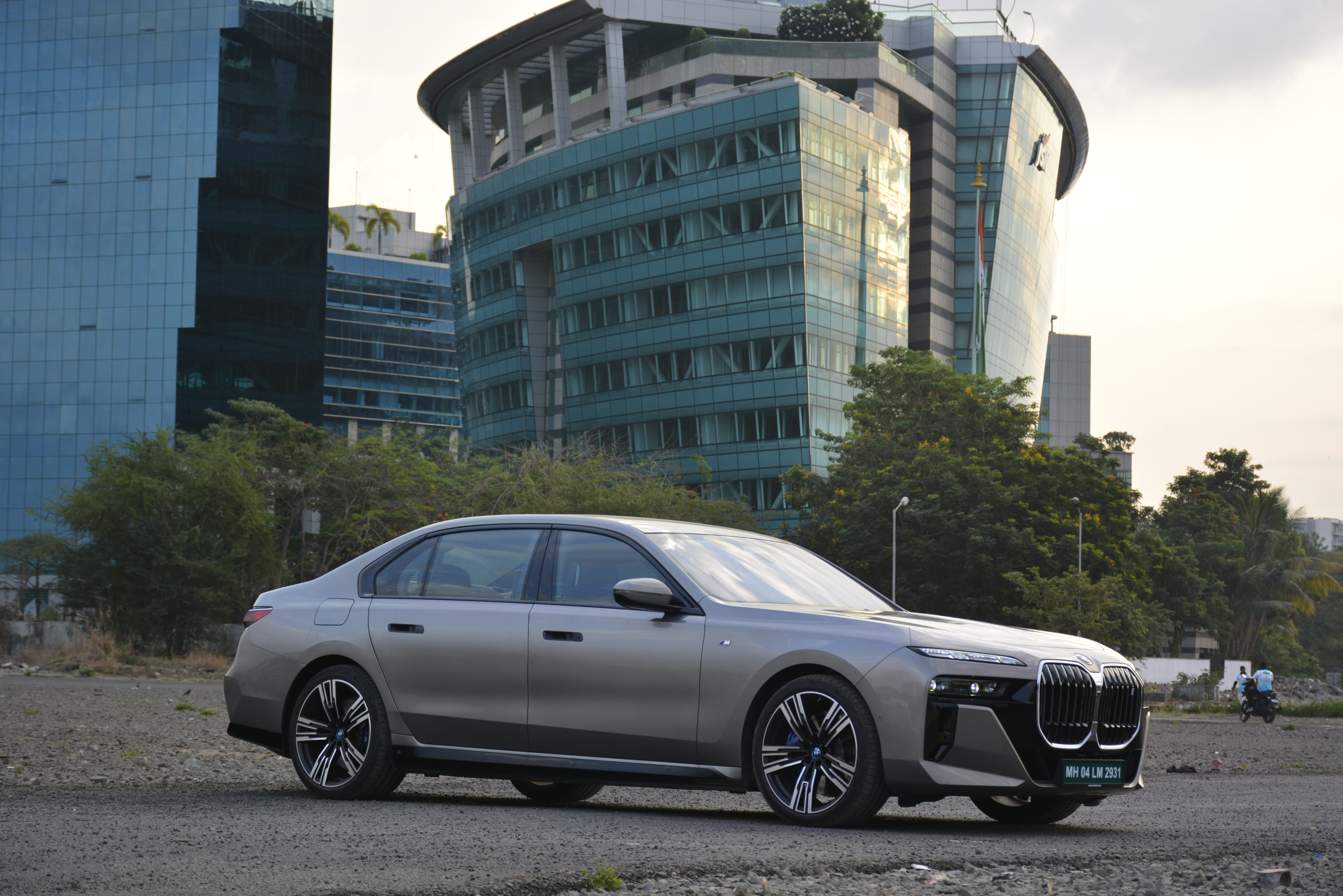 BMW i7 Variants: Explore Base, Mid & Top Models with Prices | Autocar India