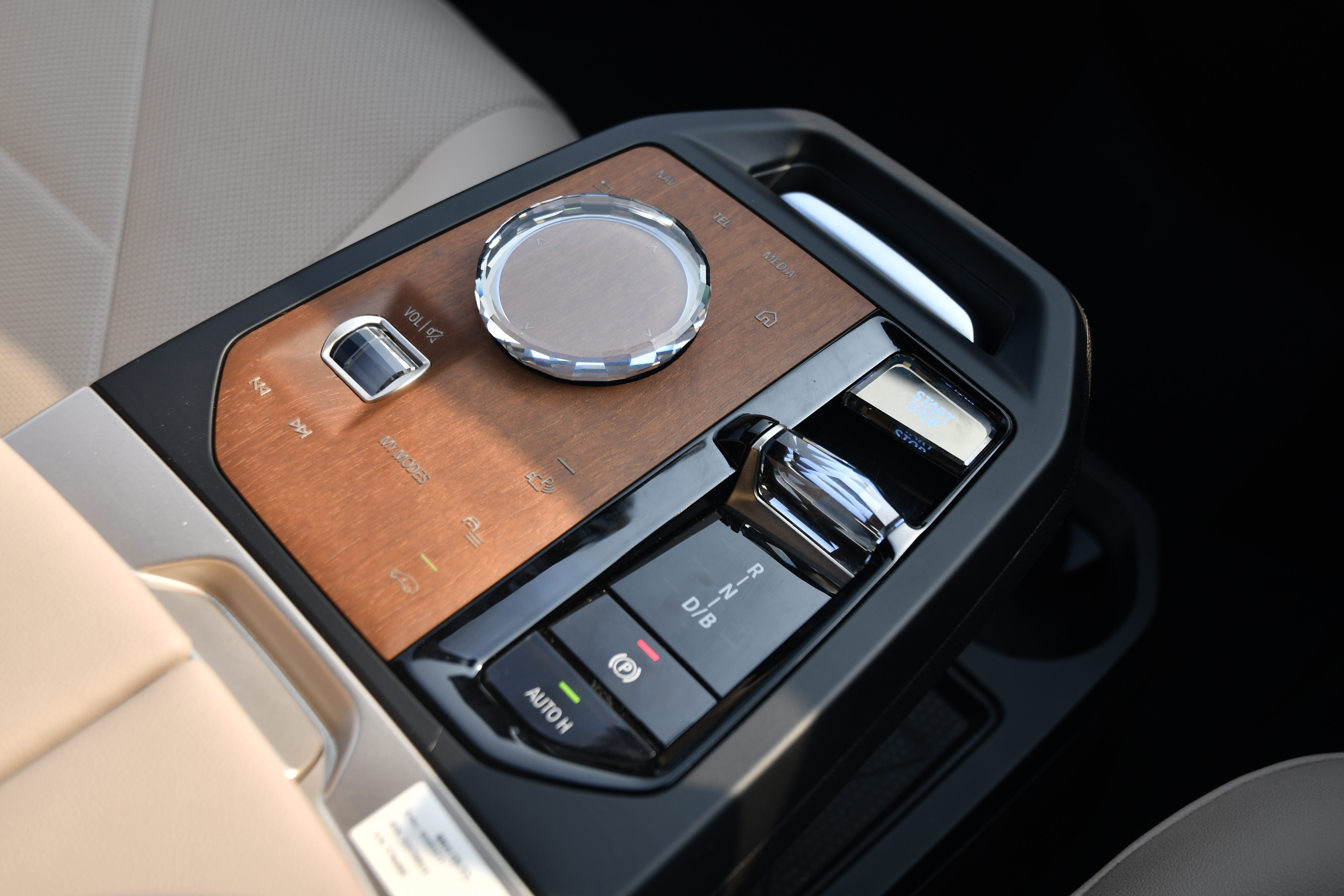 BMW iX Console Storage Image – iX Photos in India | Autocar India