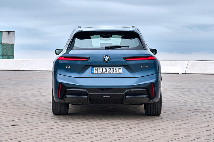 BMW iX facelift Images - iX facelift Car Images, Interior & Exterior ...