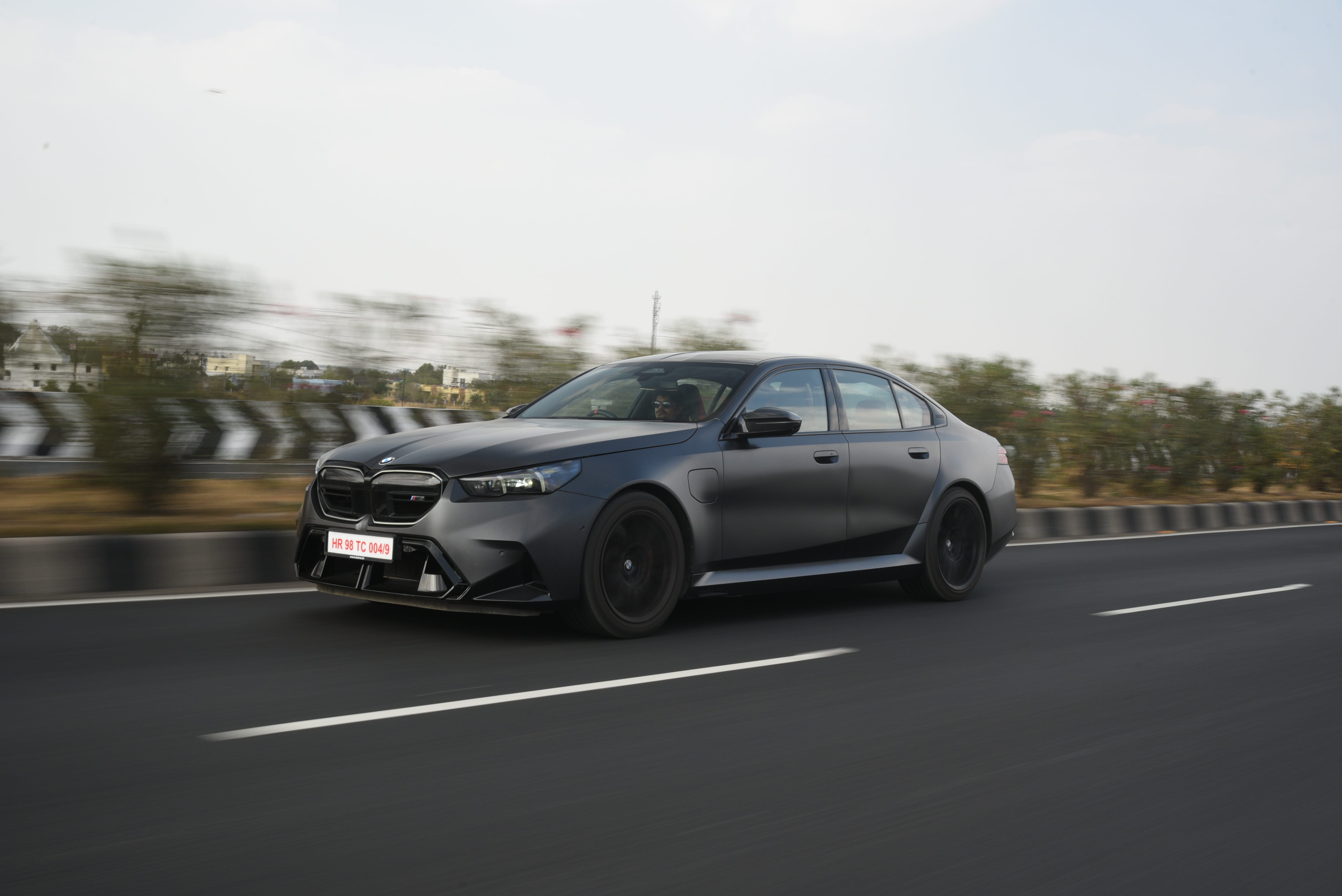 BMW M5 Specifications - Dimensions, Configurations, Features, and Boot ...