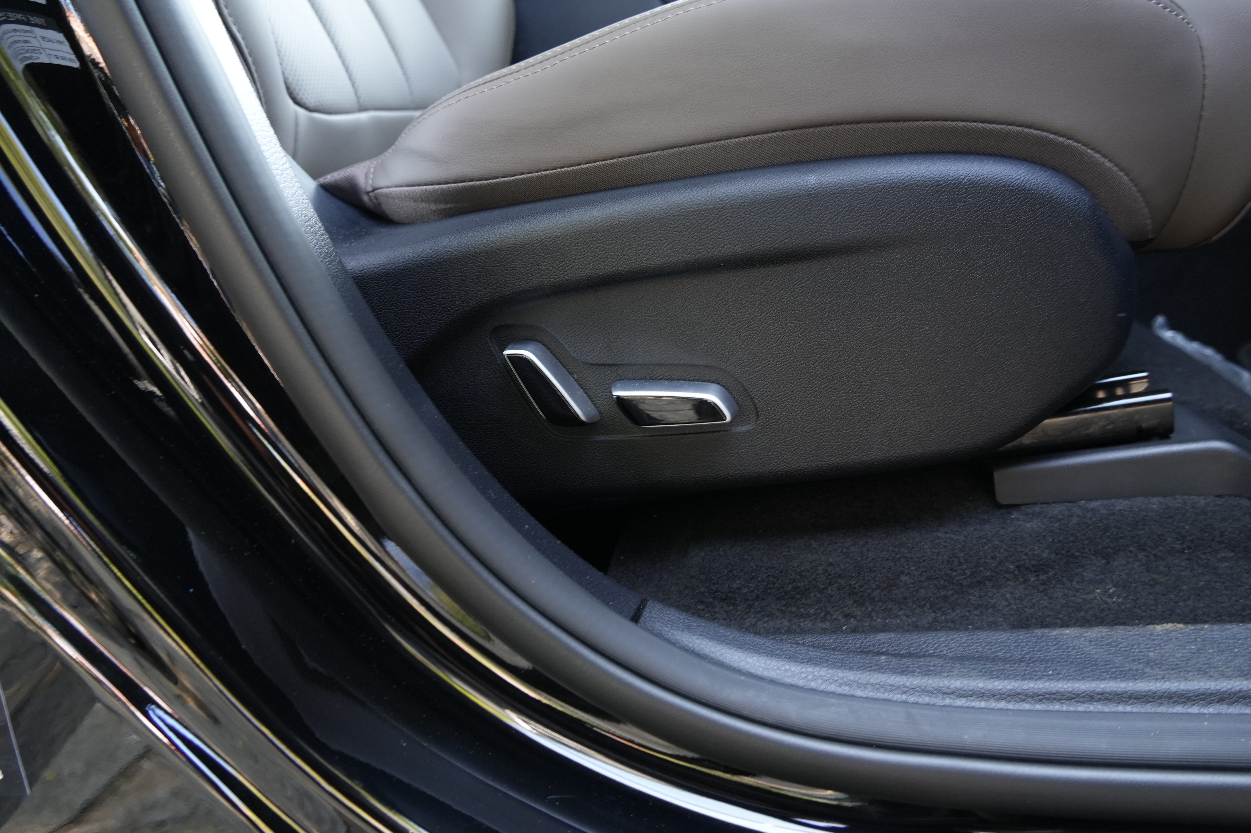 BYD eMax 7 door-controls Image – eMax 7 Photos in India | Autocar India