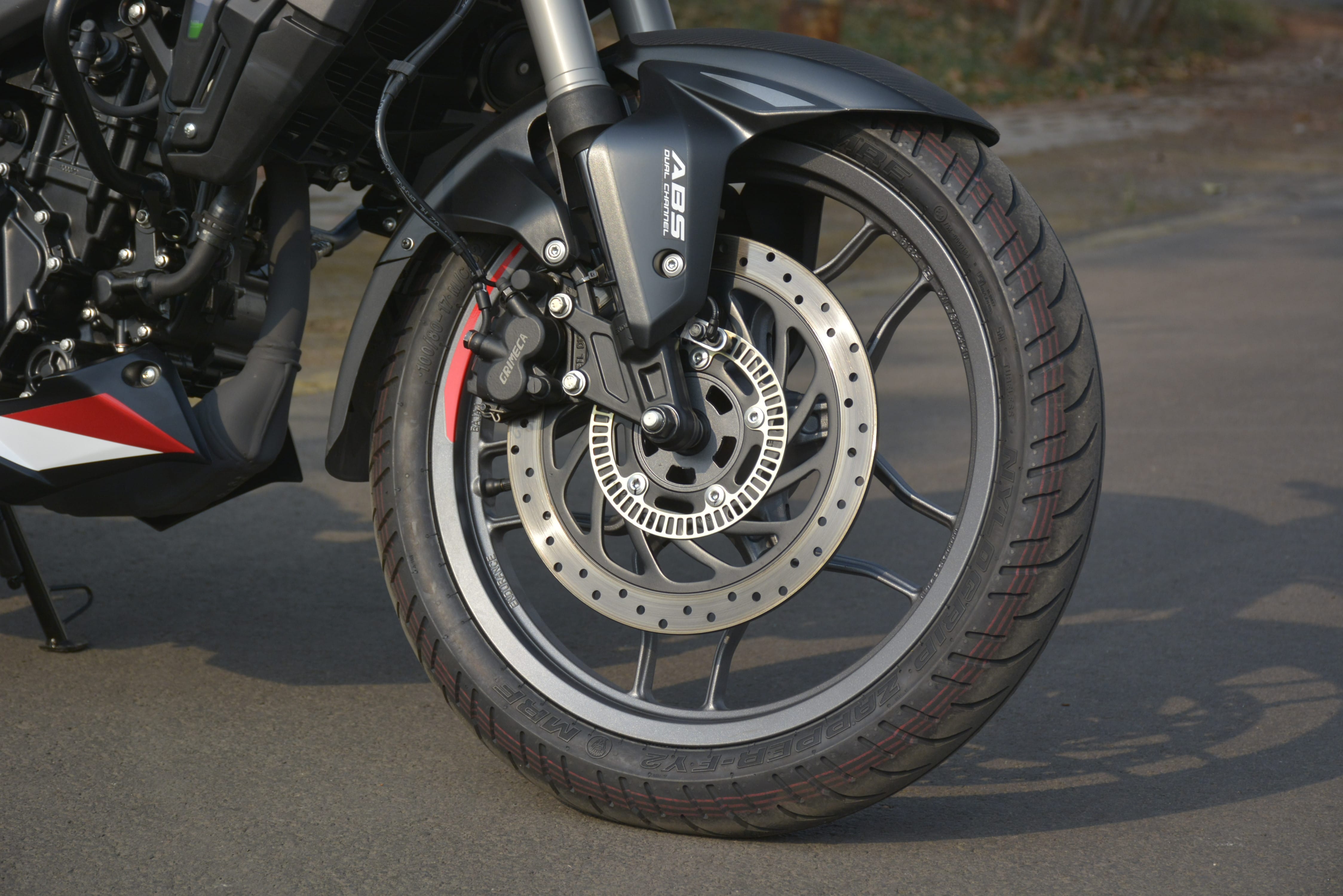 Bajaj Pulsar NS200 Color Black Image – Pulsar NS200 Photos in India ...