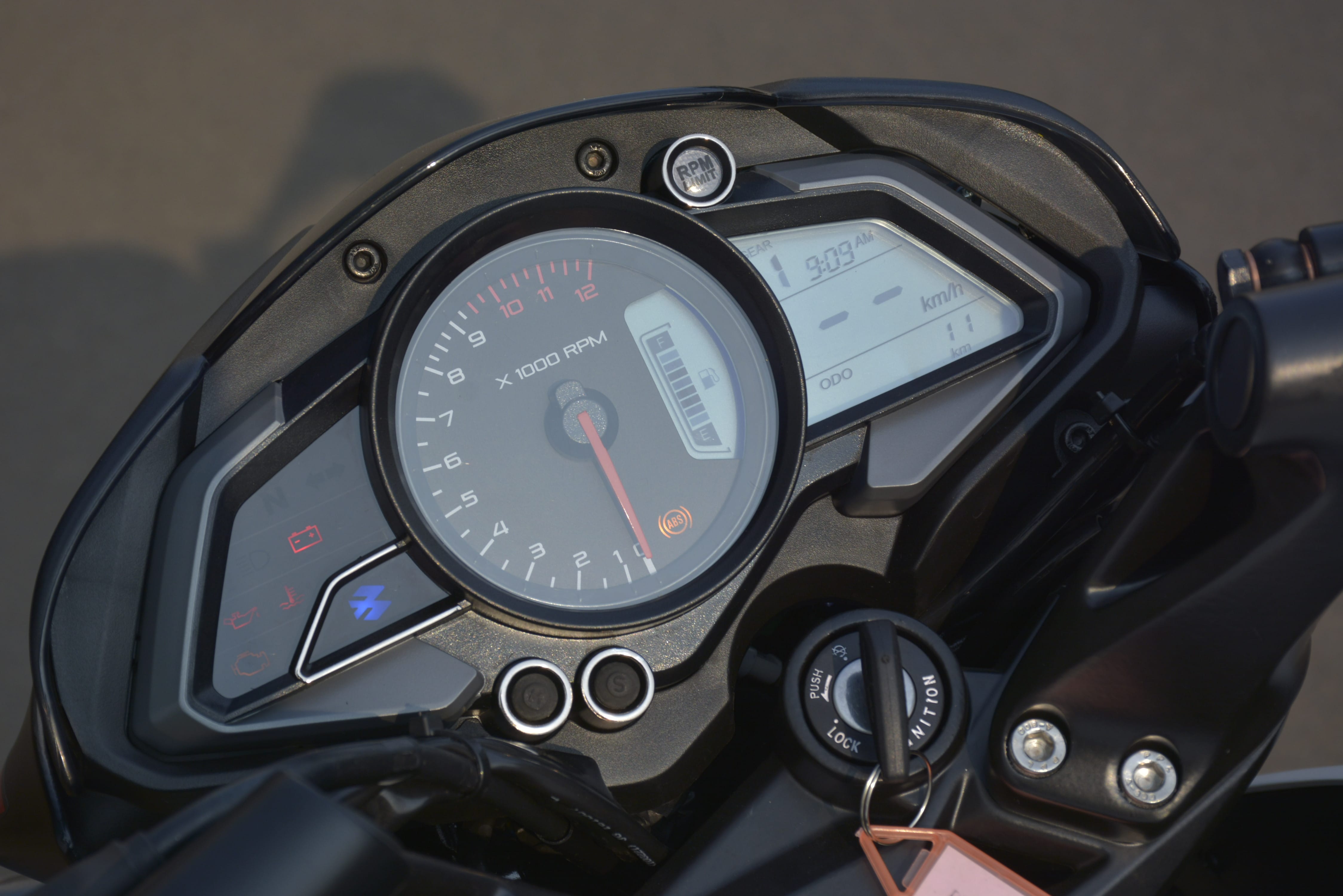 Bajaj Pulsar NS200 Left Side Multifunction Switchgear Image – Pulsar ...