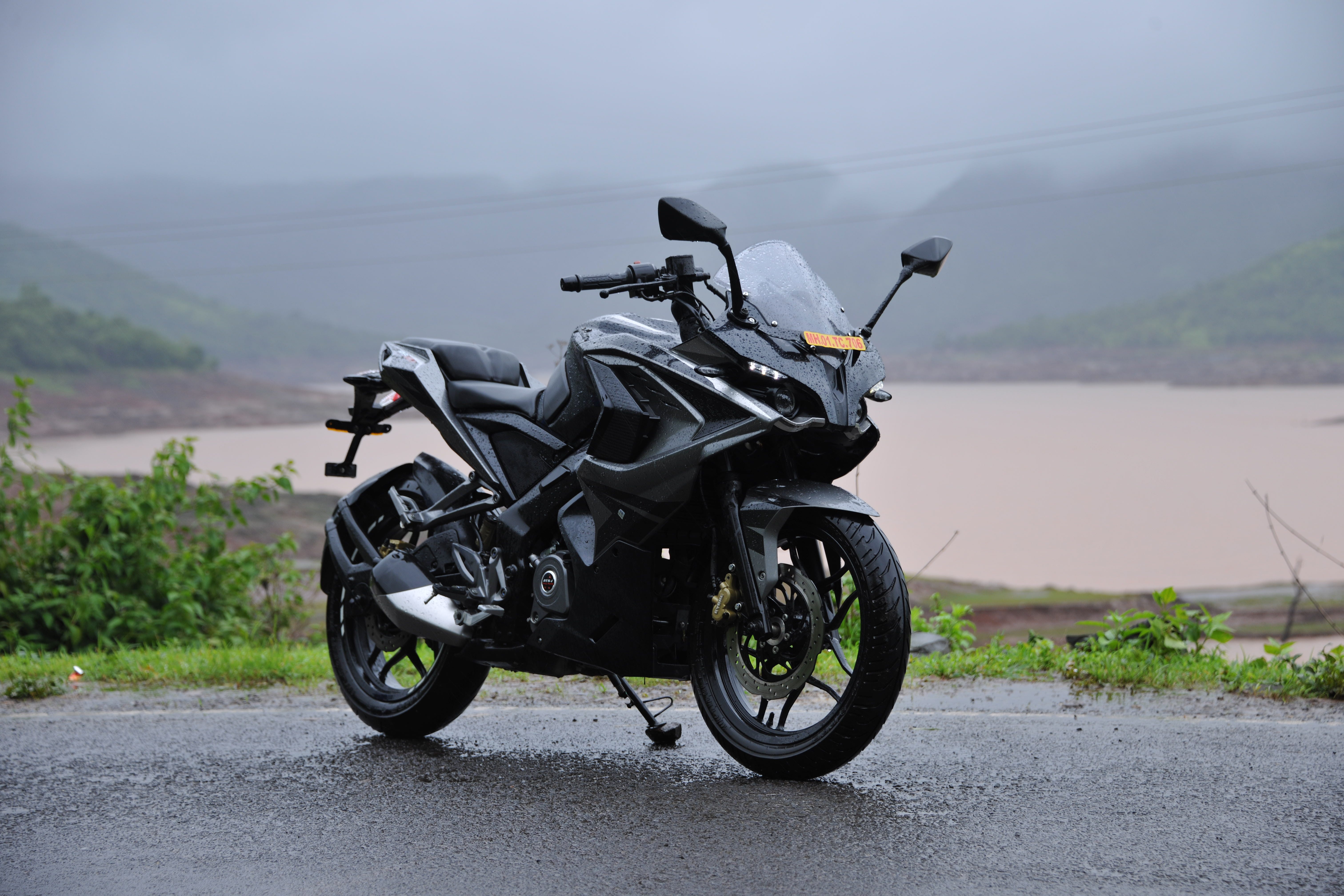 Bajaj Pulsar RS 200 On Road Price in Karimnagar Starts at 1.71 lakh ...
