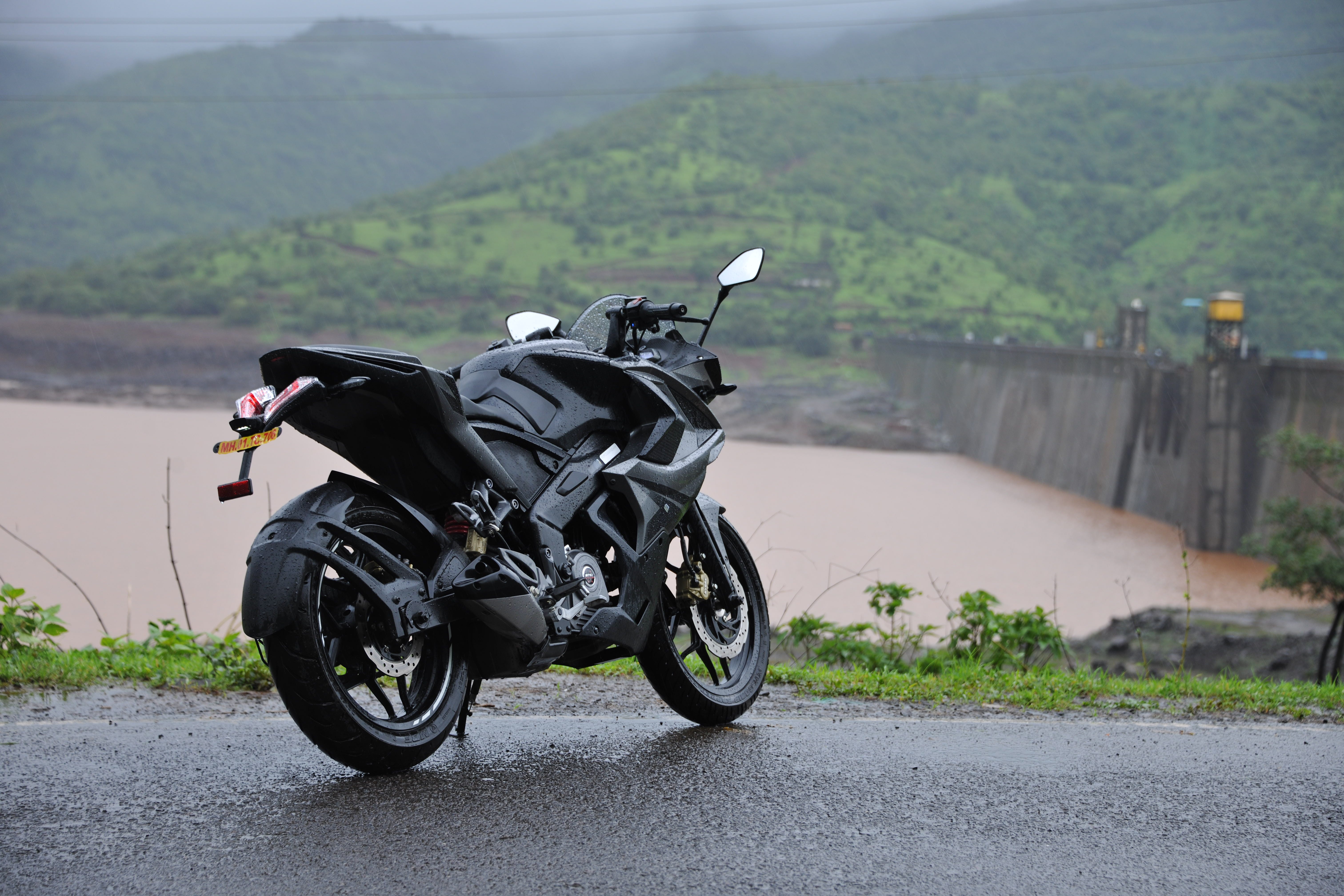 Bajaj Pulsar RS200 Rear View Image – Pulsar RS200 Photos in India ...