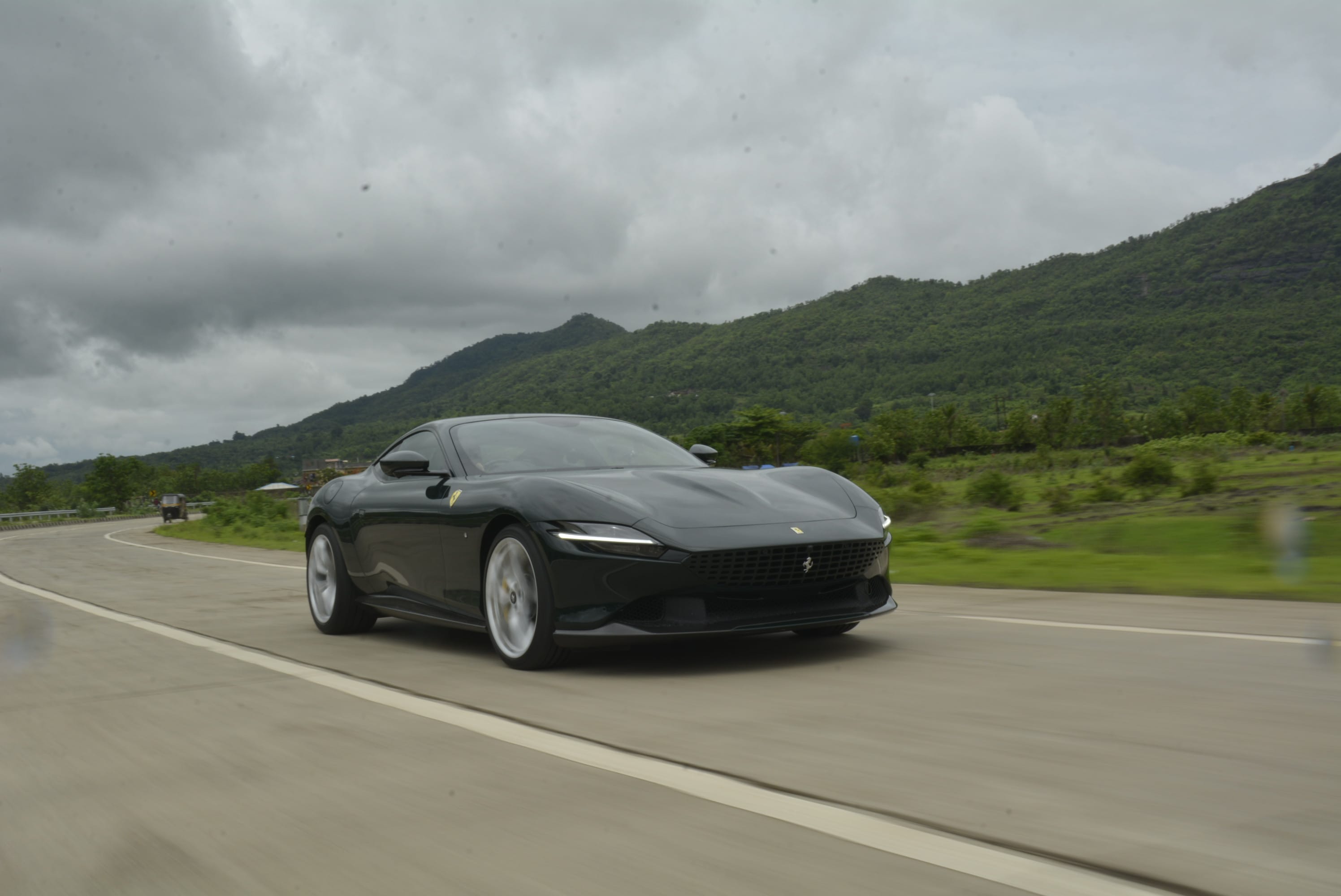 Ferrari Roma Specifications - Dimensions, Configurations, Features, and ...