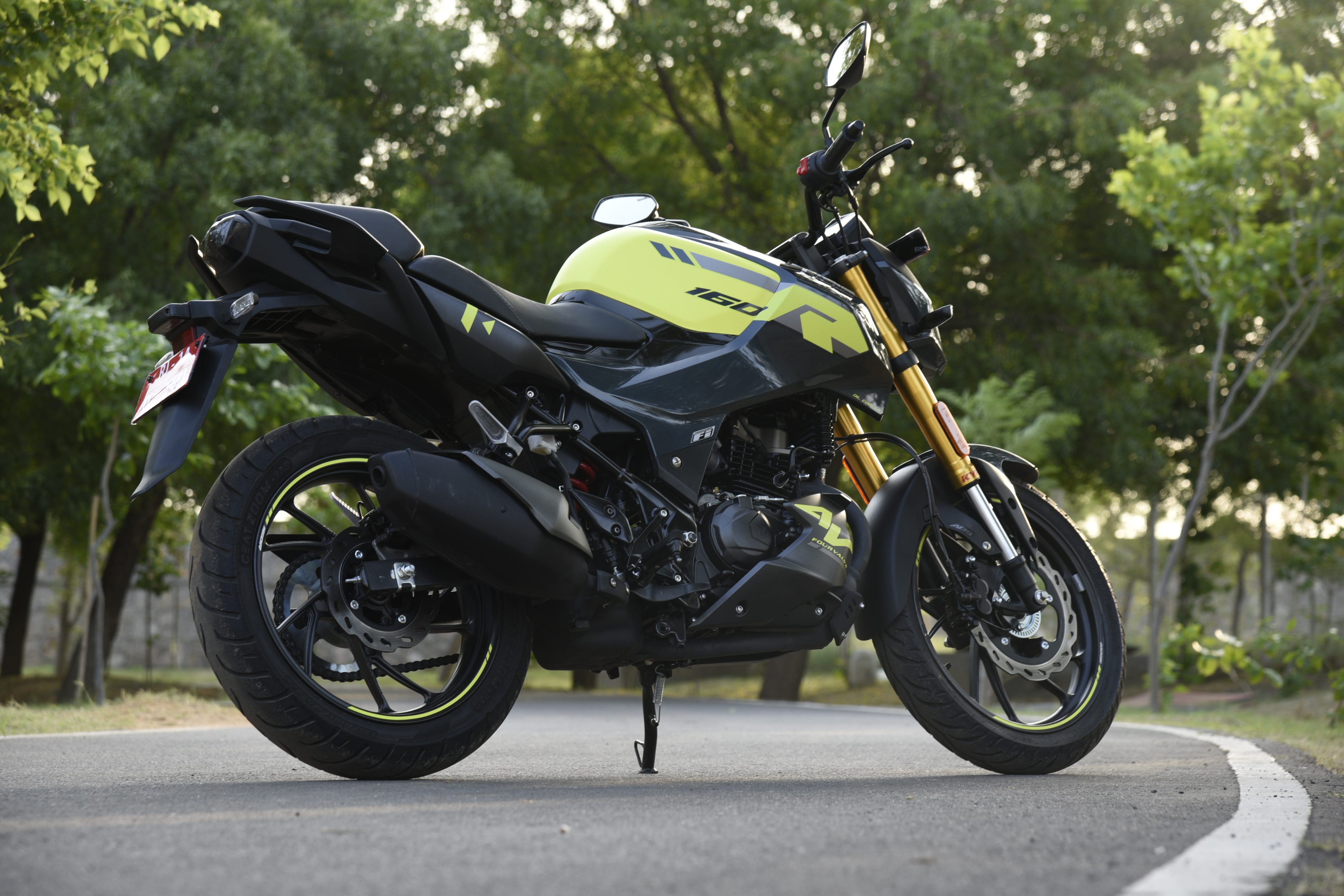 Hey there, I am confused between the Hero Extreme 160R 4V (with cruise ...