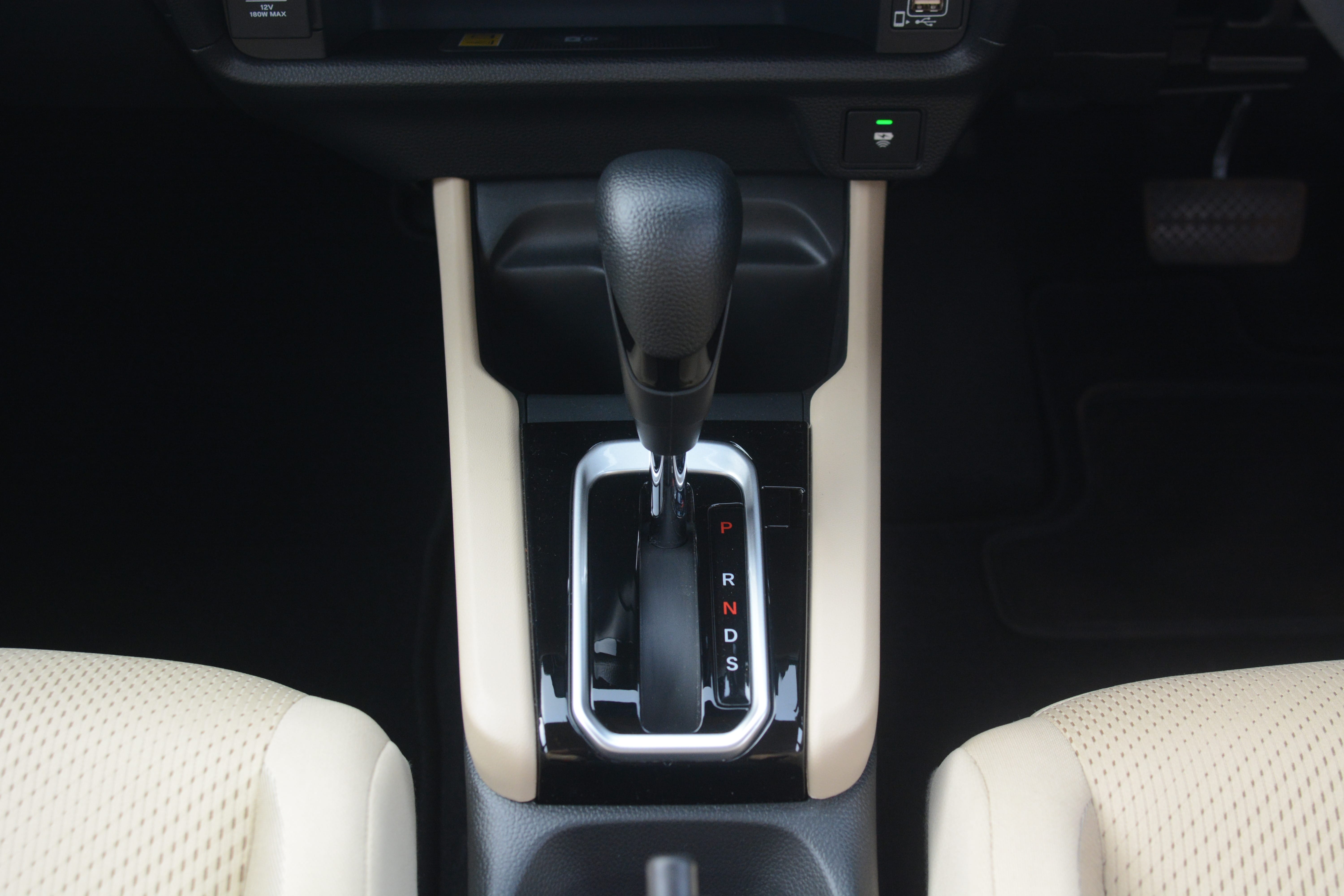 Honda Amaze Elevating Gear Knob Image – Amaze Photos in India | Autocar ...