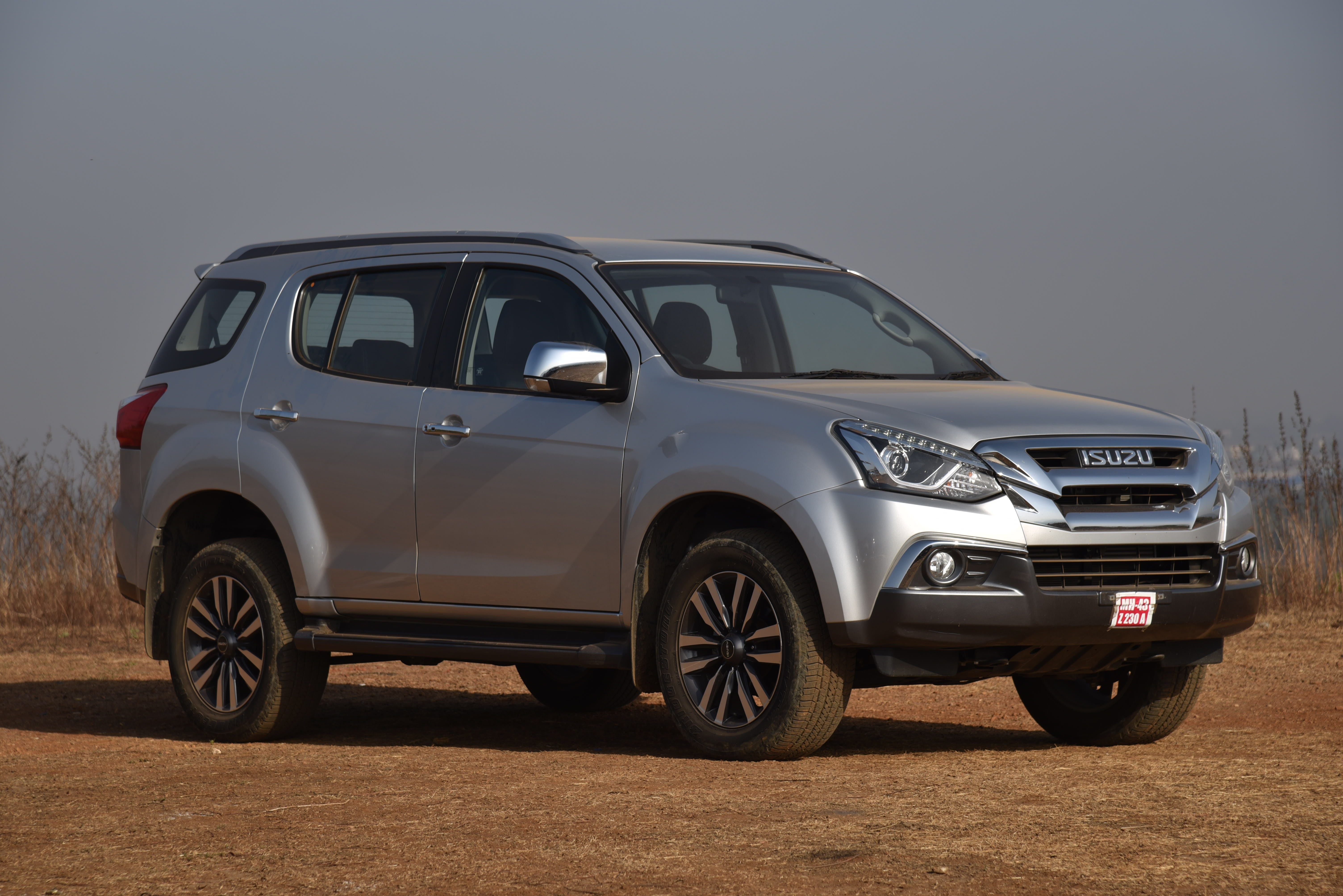 Isuzu MU-X Roof Interior Image – MU-X Photos in India | Autocar India