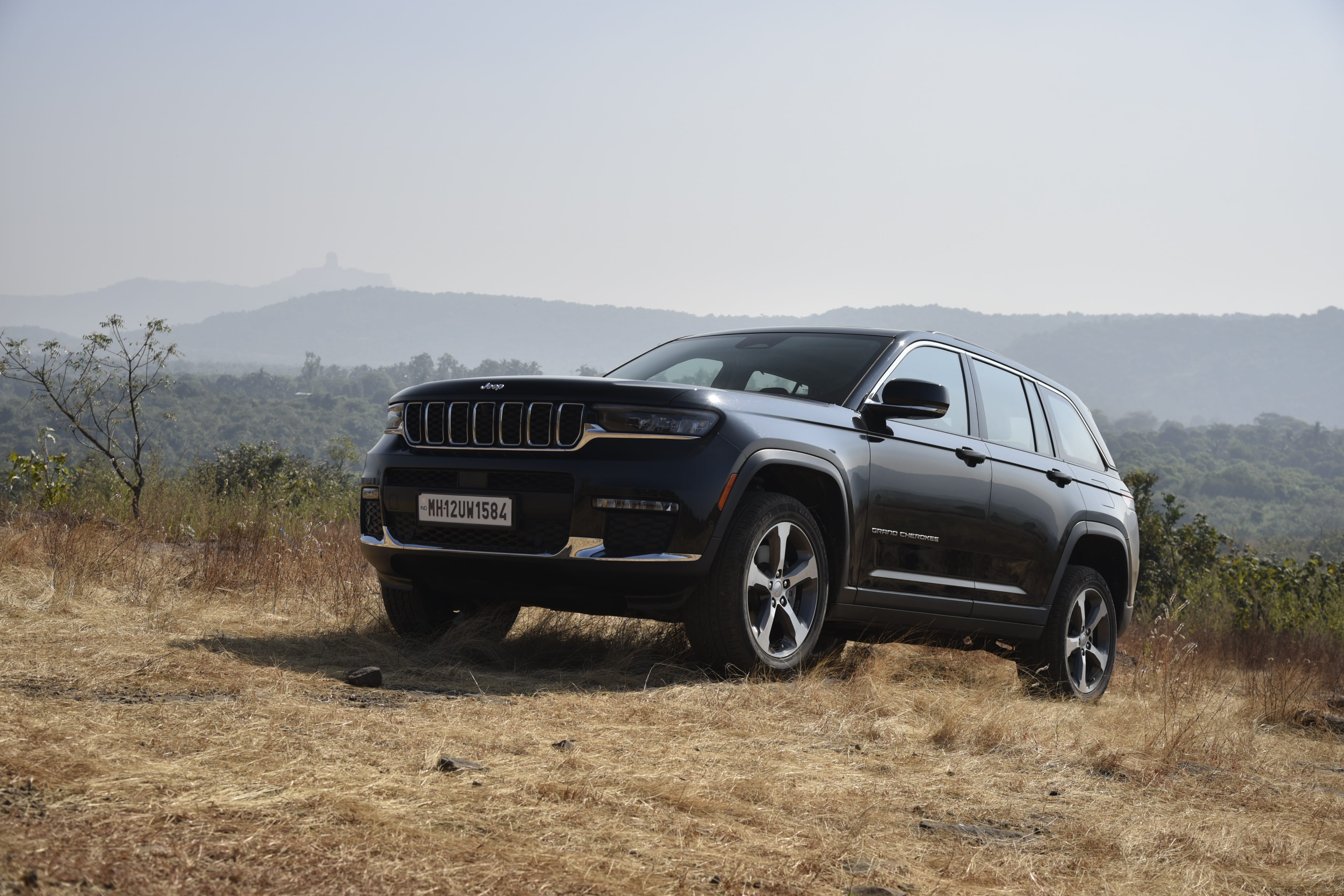 Jeep Grand Cherokee Front Right Three Quarter Image – Grand Cherokee ...