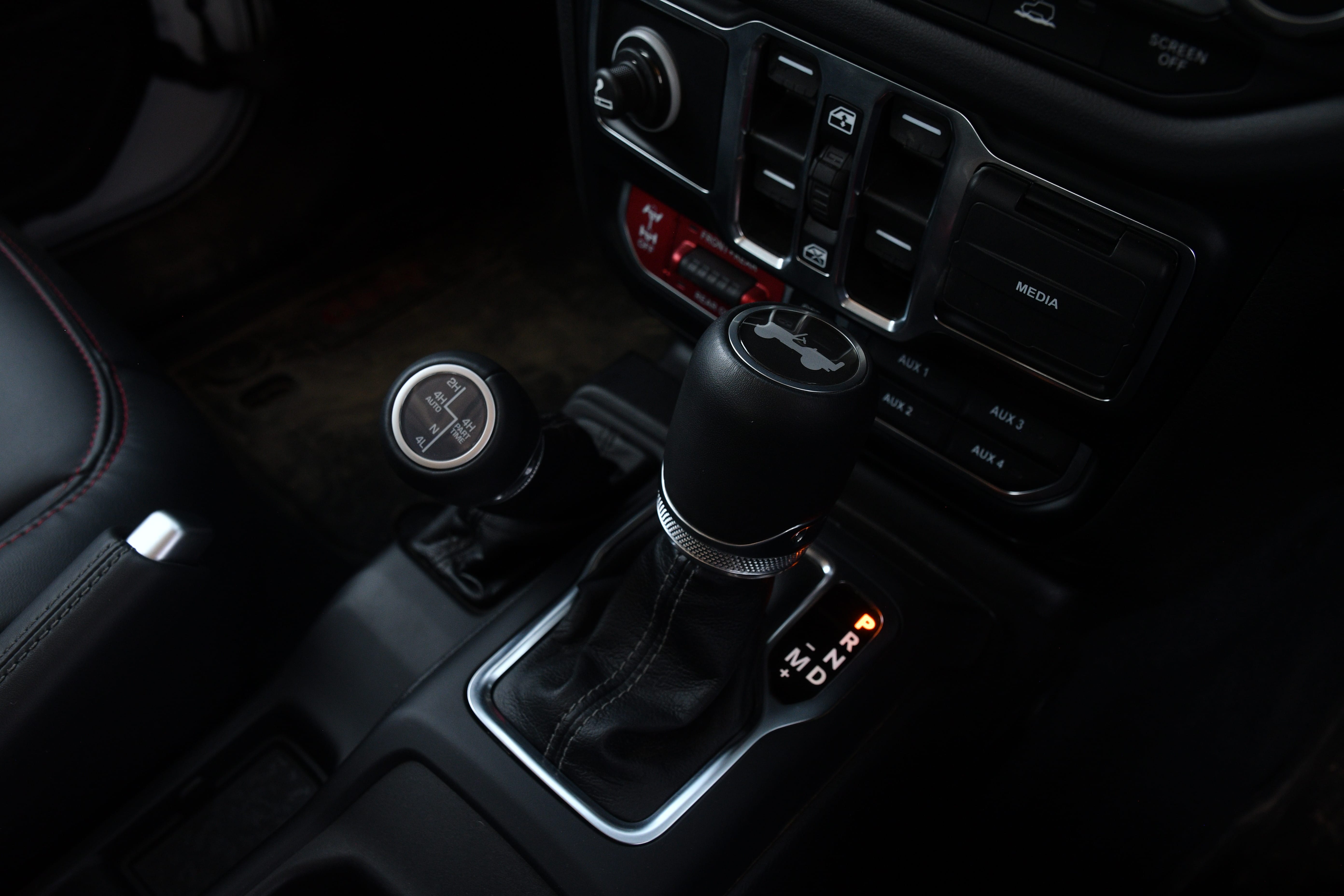 Jeep Wrangler Console Storage Image – Wrangler Photos in India ...