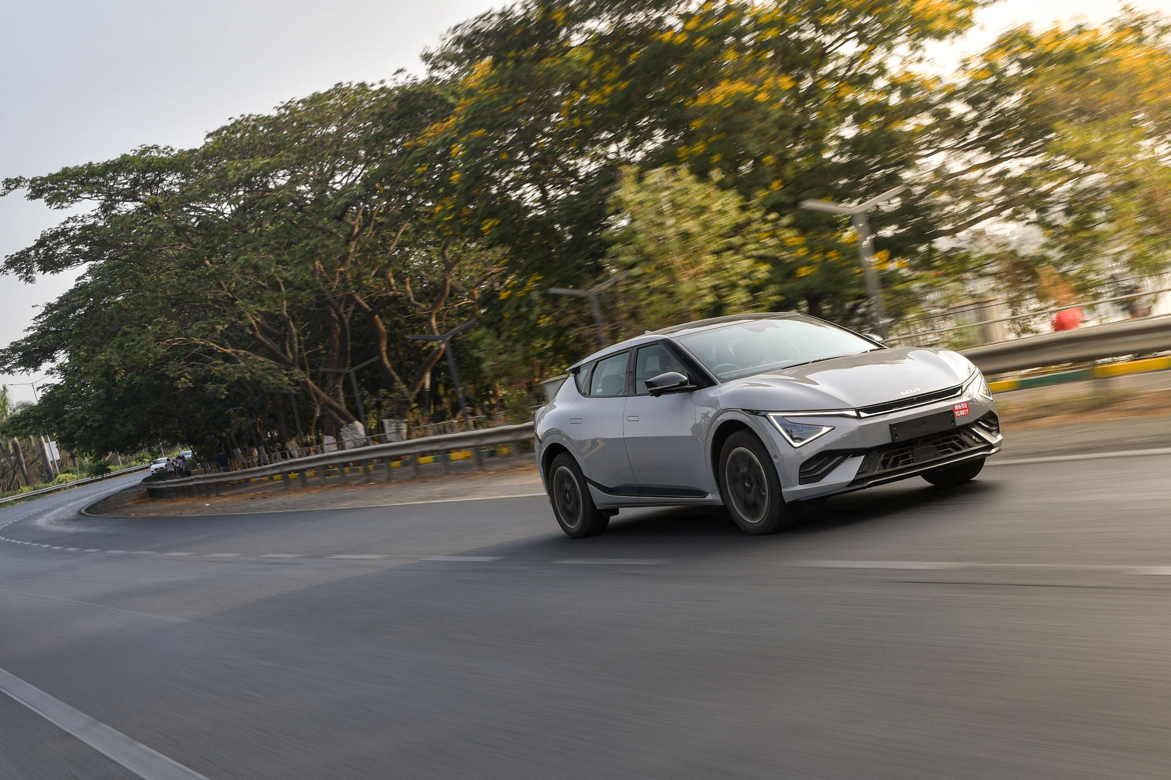 Kia EV6 Variants: Explore Base, Mid & Top Models with Prices | Autocar ...