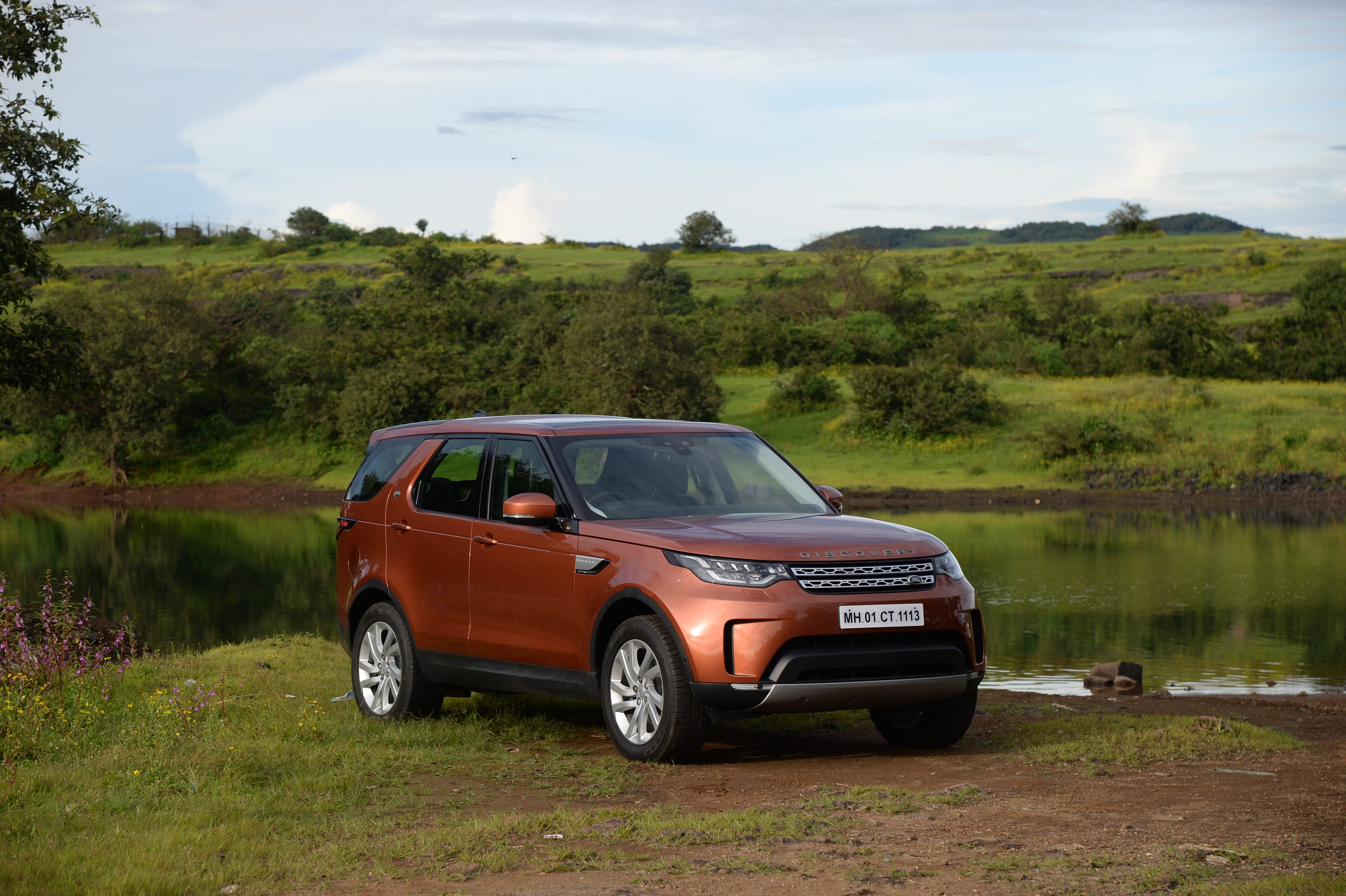 Land Rover Discovery Front Right Three Quarter Image – Discovery Photos ...