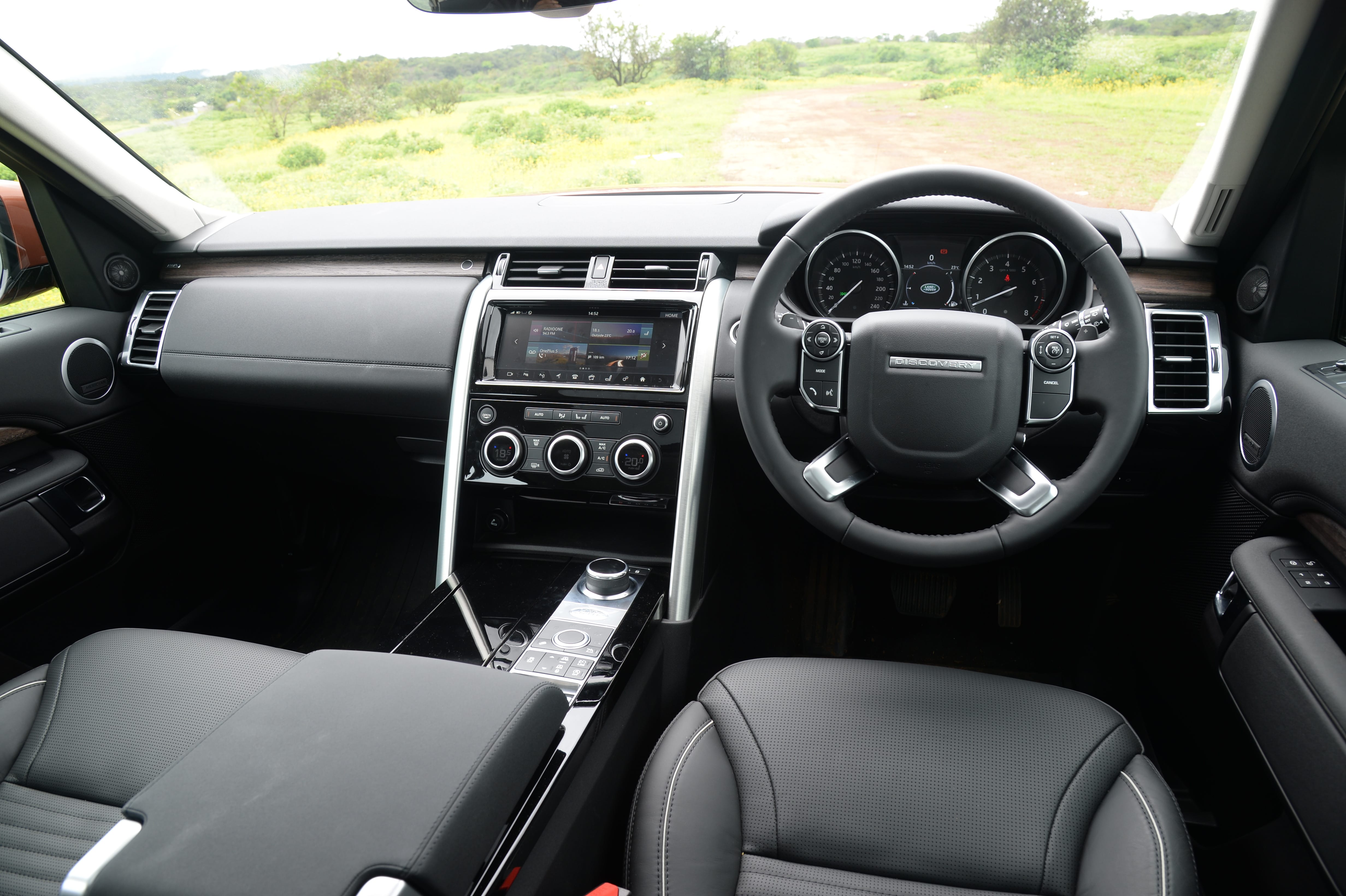 Land Rover Discovery Dashboard Image – Discovery Photos in India ...