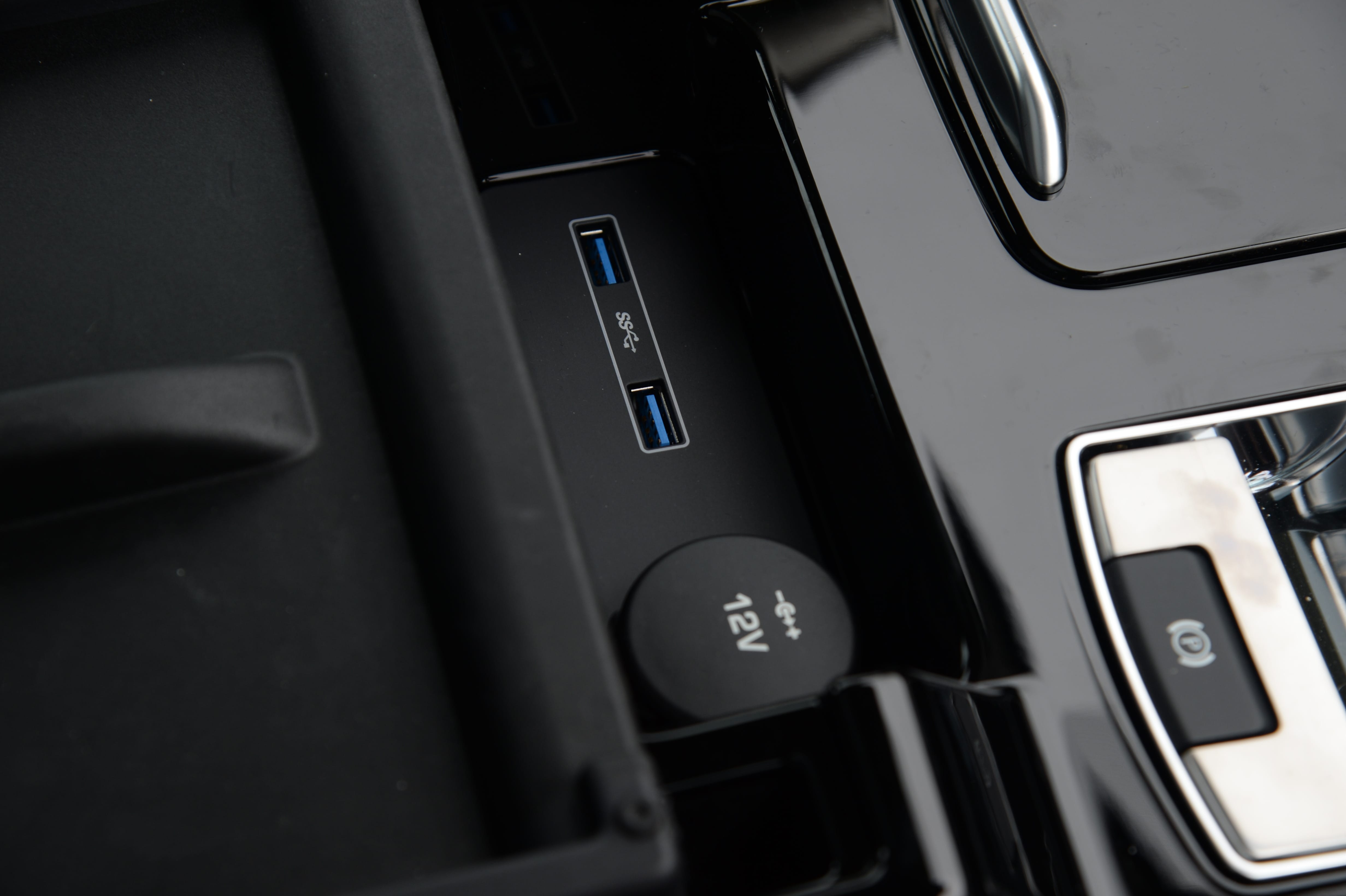 Land Rover Discovery 12V Power Outlets Image – Discovery Photos in ...