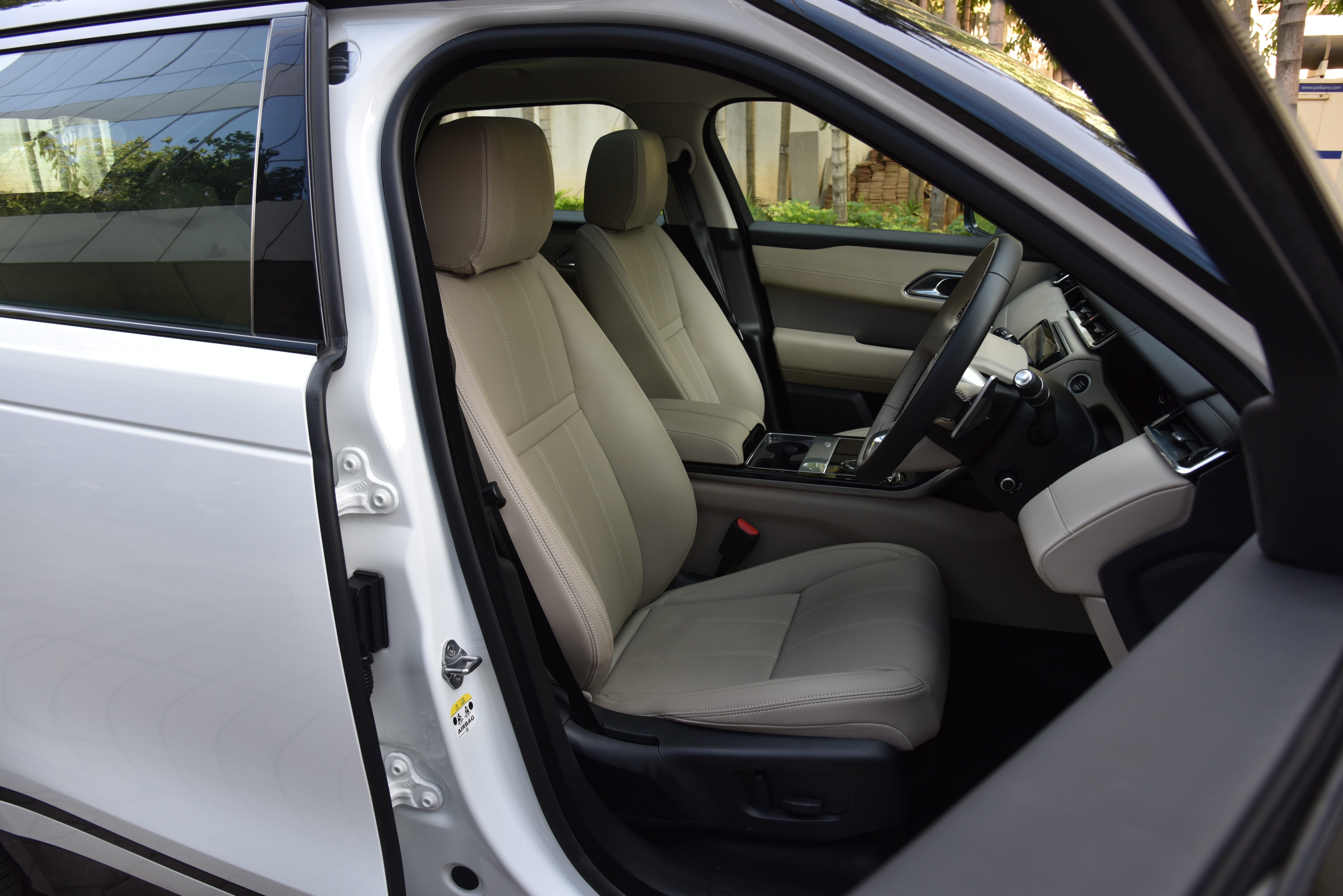 Land Rover Range Rover Velar front-row-seats Image – Range Rover Velar ...