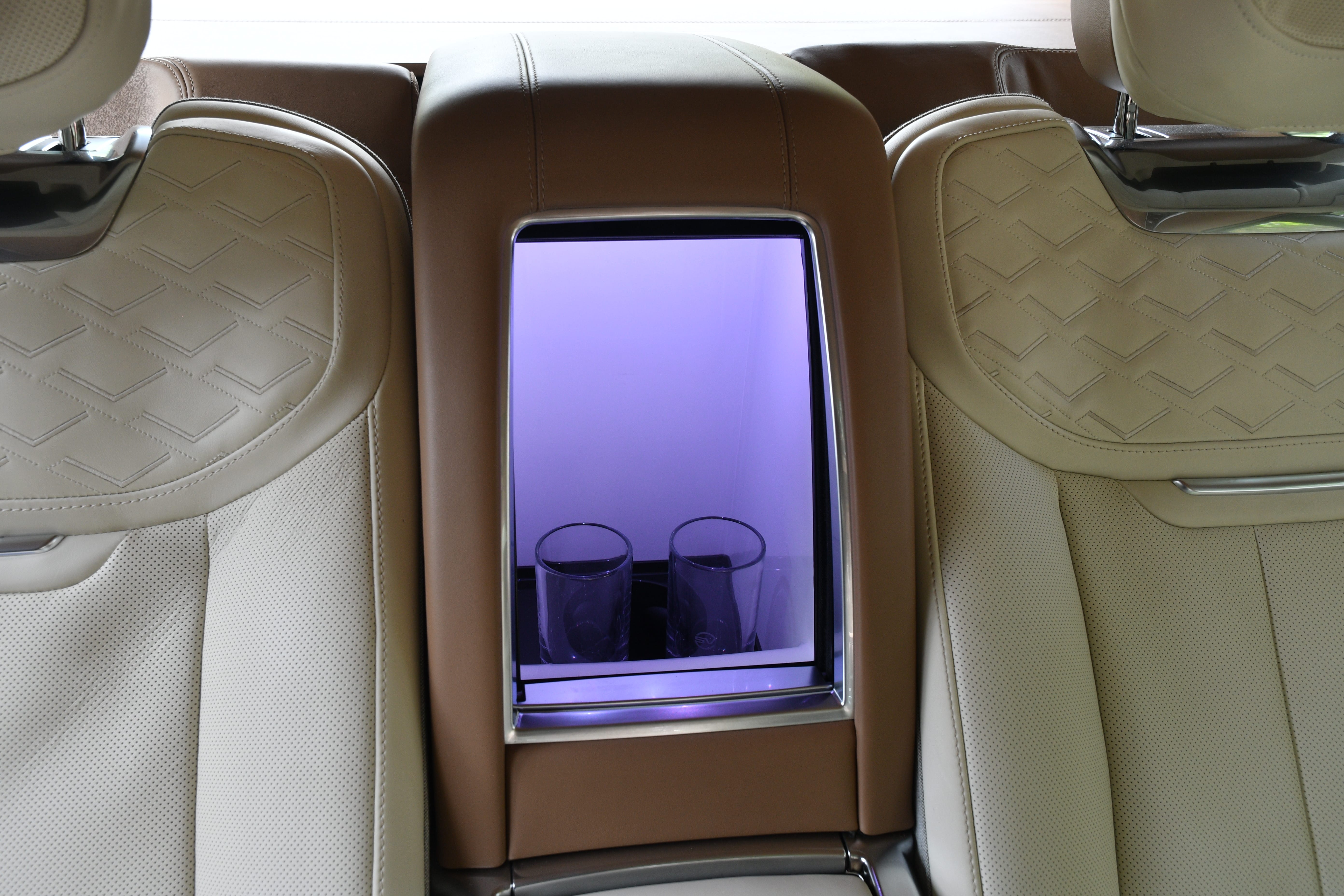 Land Rover Range Rover Color Beige Image – Range Rover Photos in India ...