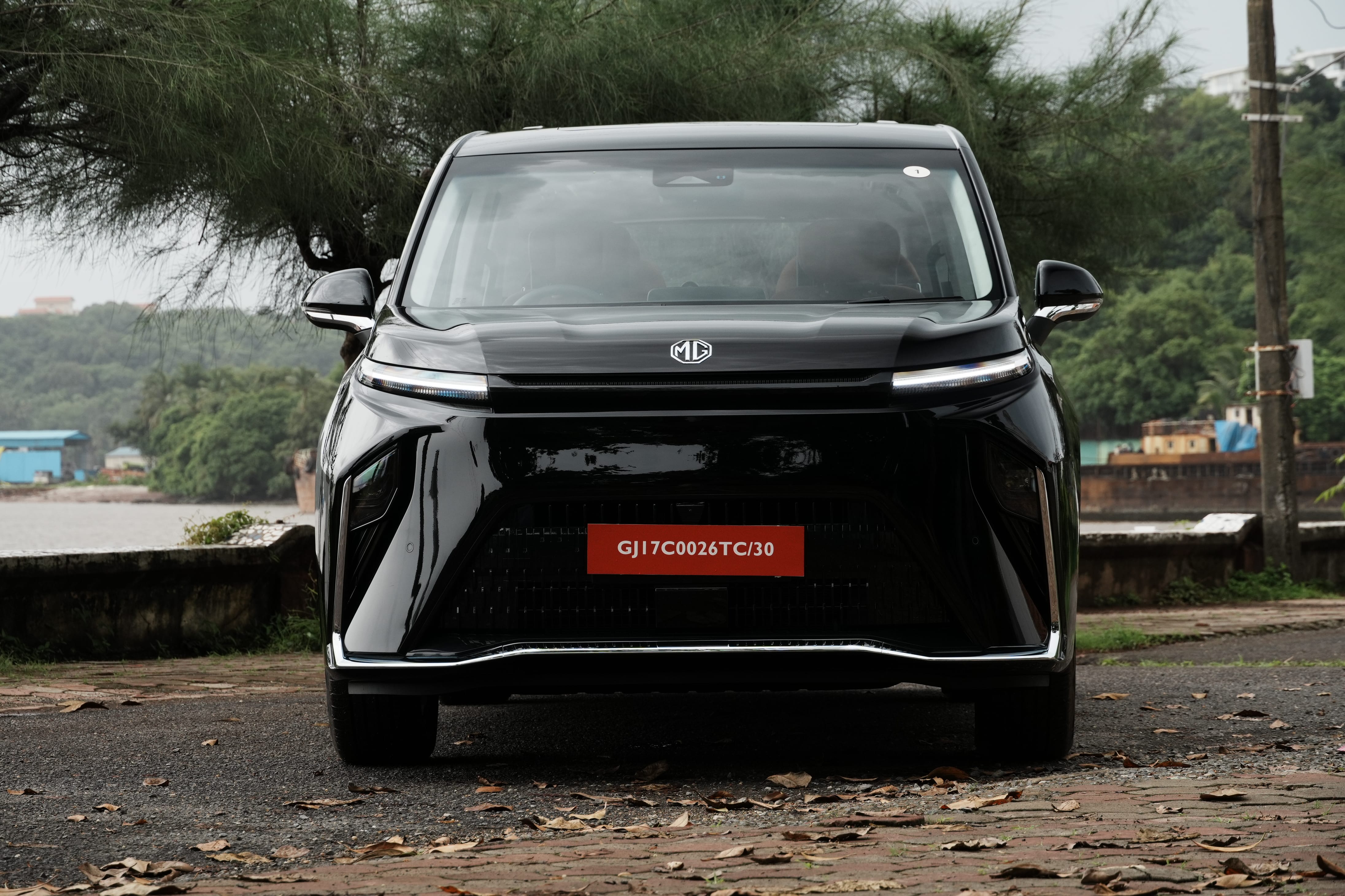 MG M9 Front View Image – M9 Photos in India | Autocar India