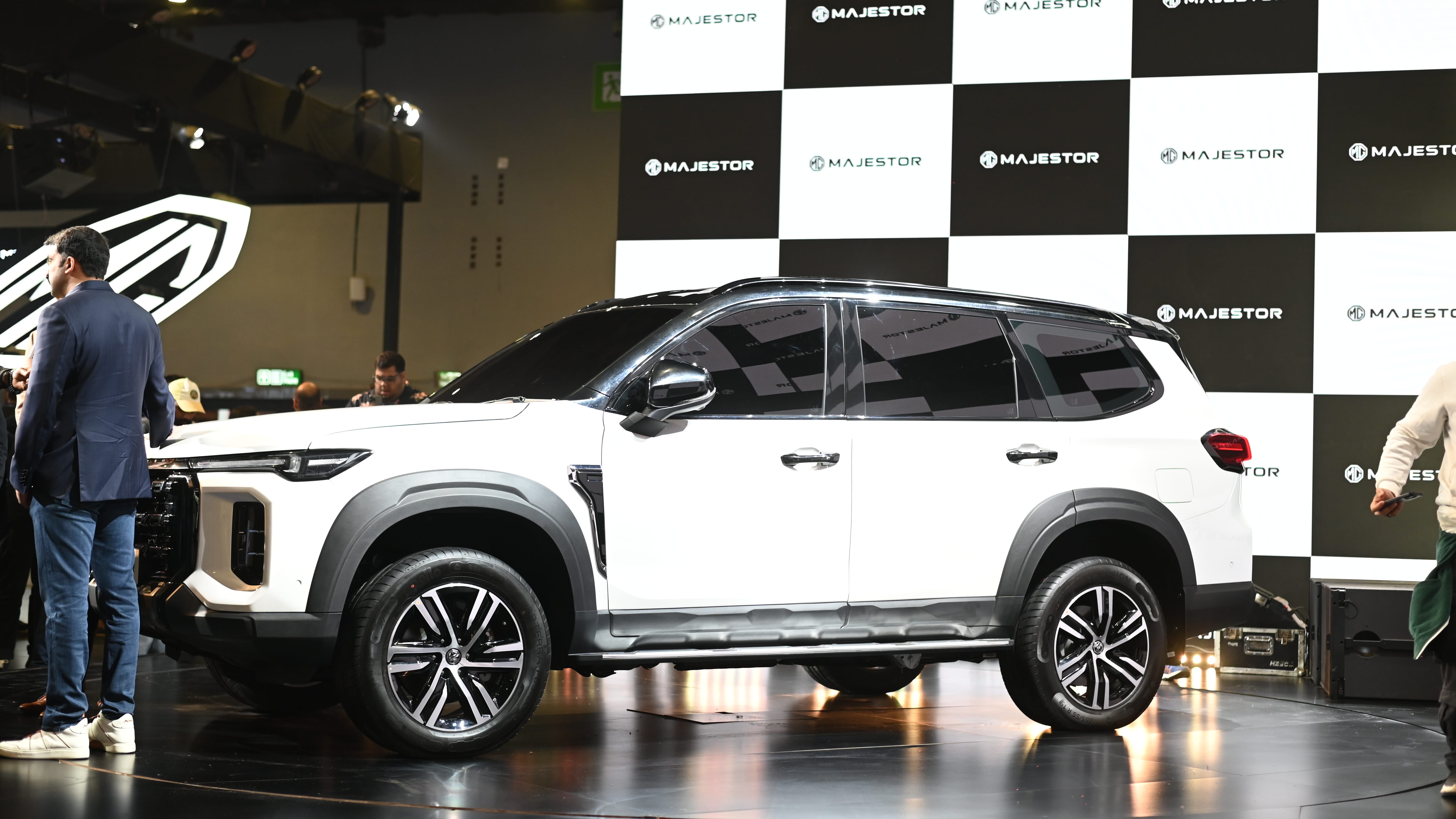 𝗠𝗚 𝗠𝗮𝗷𝗲𝘀𝘁𝗼𝗿 𝗣𝗿𝗶𝗰𝗲, 𝗟𝗮𝘂𝗻𝗰𝗵 𝗗𝗮𝘁𝗲, Images, Features, Mileage & Reviews ...