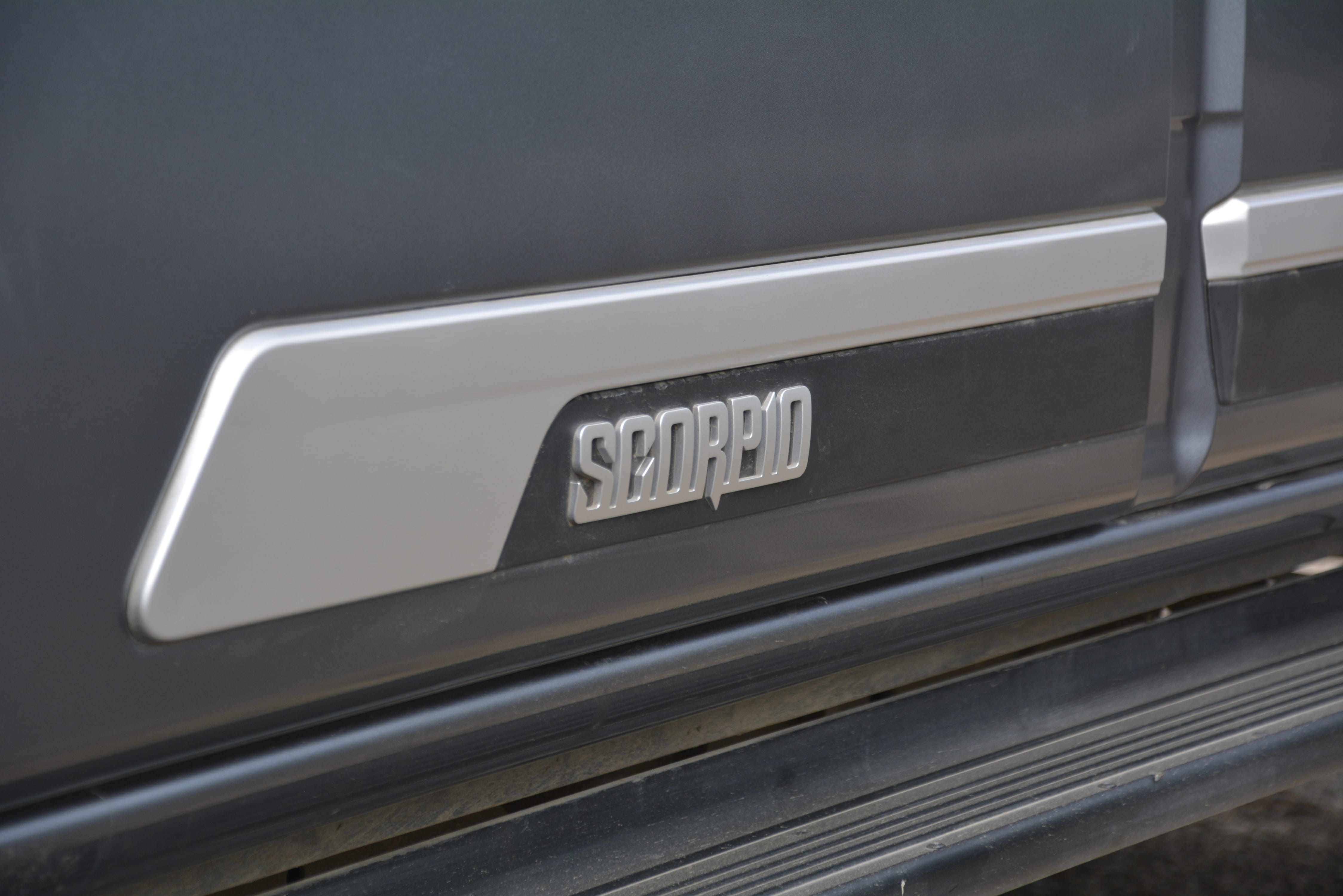 Mahindra Scorpio Classic Rear Logo Image – Scorpio Classic Photos in ...
