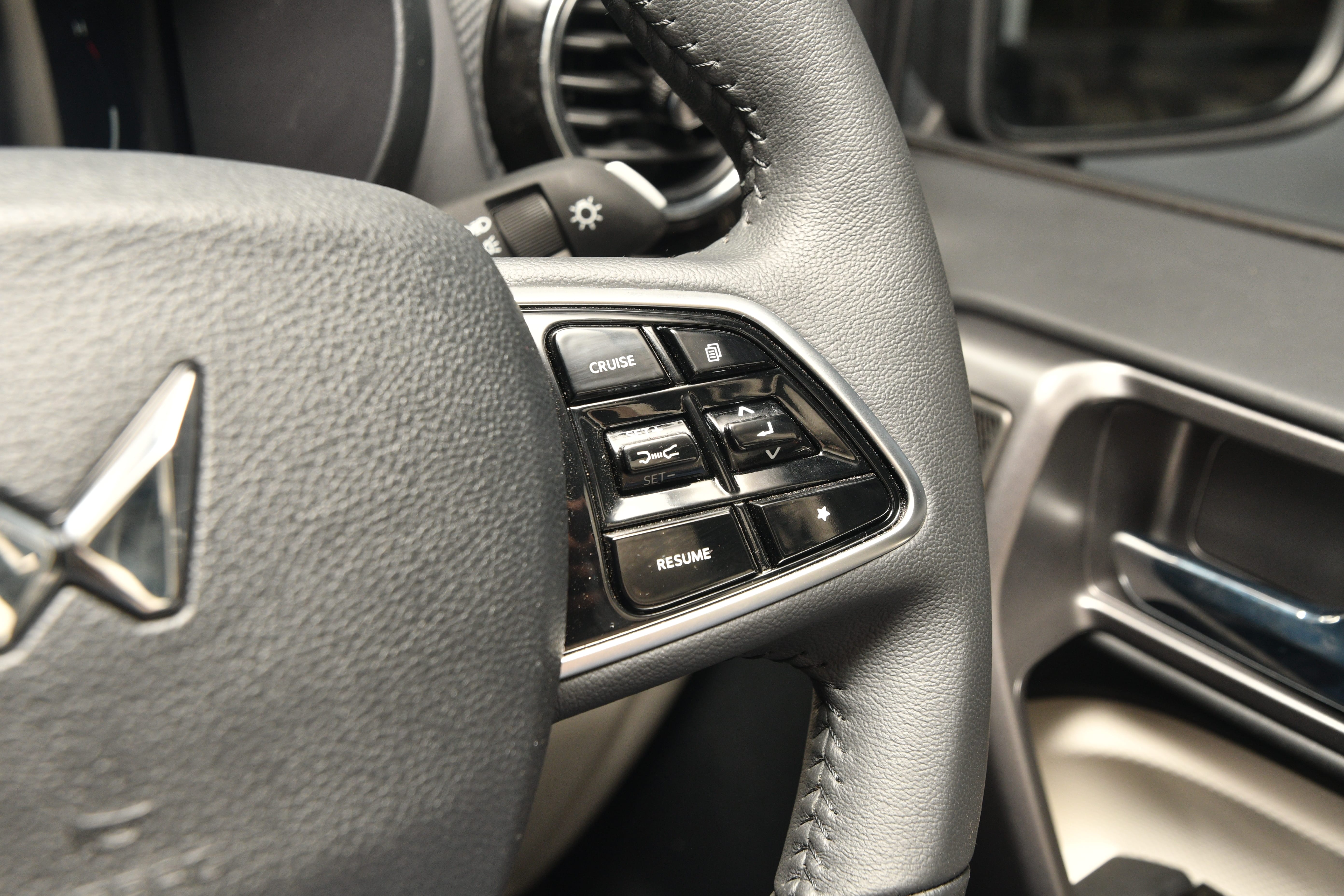 Mahindra Thar Roxx Steering Wheel Image – Thar Roxx Photos in India ...