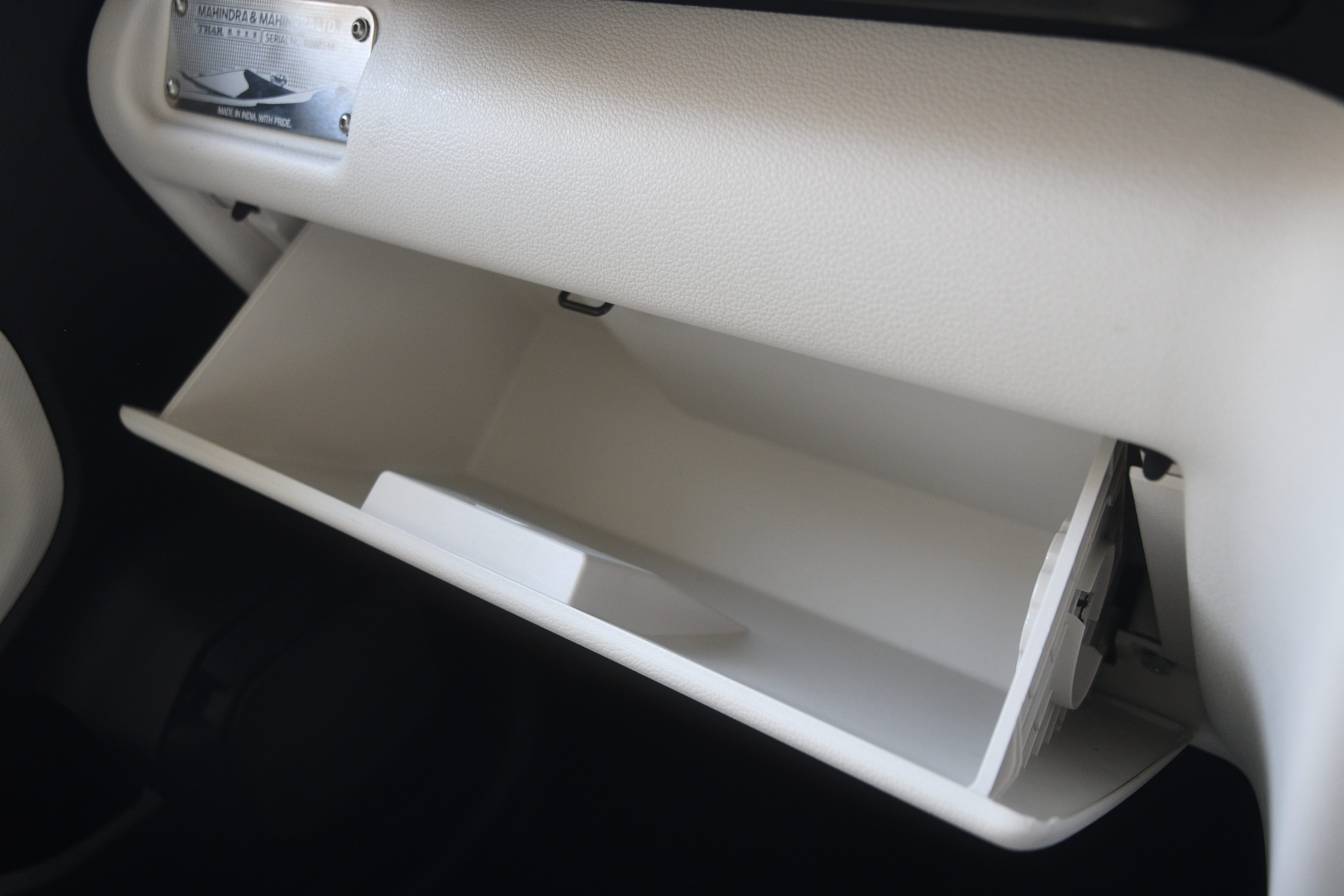 Mahindra Thar Roxx Glove Box Image – Thar Roxx Photos in India ...