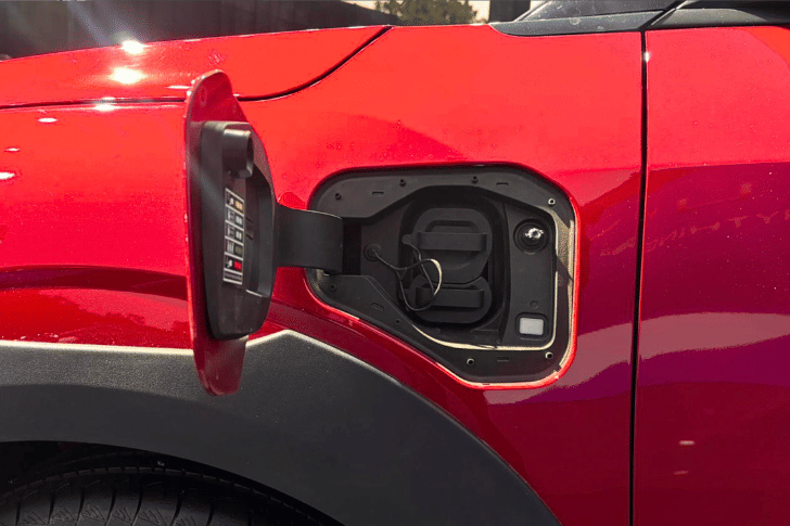 Mahindra XUV 3XO EV Fuel Cap Image – XUV 3XO EV Photos in India ...