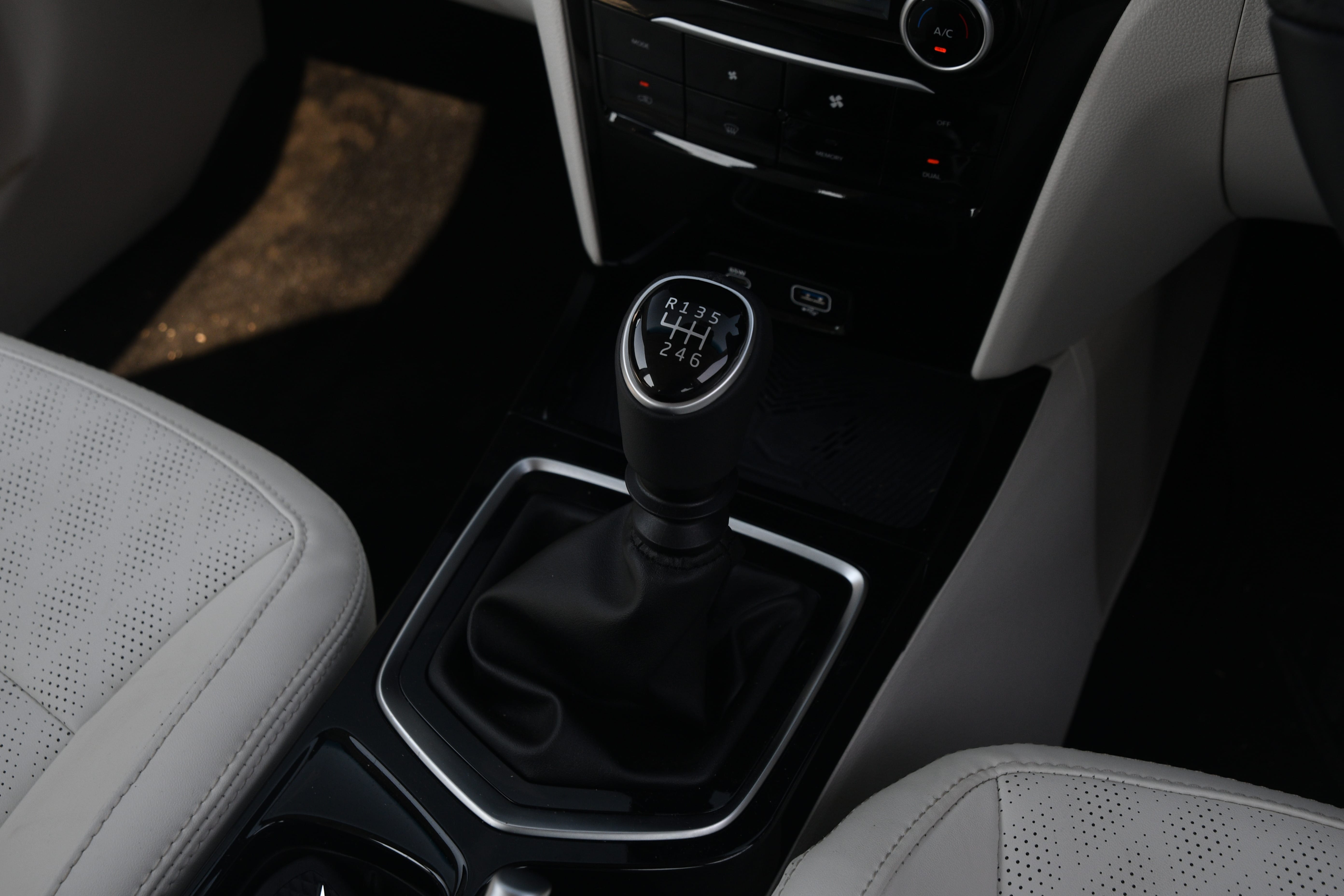Mahindra XUV 3XO Gear Box Image – XUV 3XO Photos in India | Autocar India