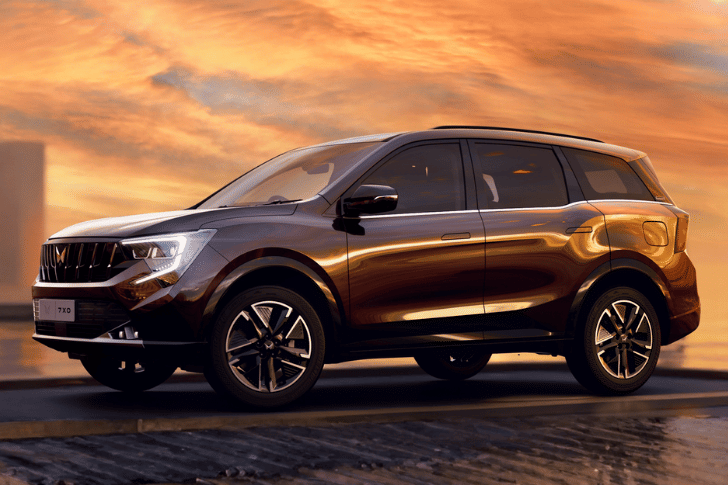 Mahindra XUV 7XO AX3 2.2 Diesel AT On-Road Price – Features, Specs ...