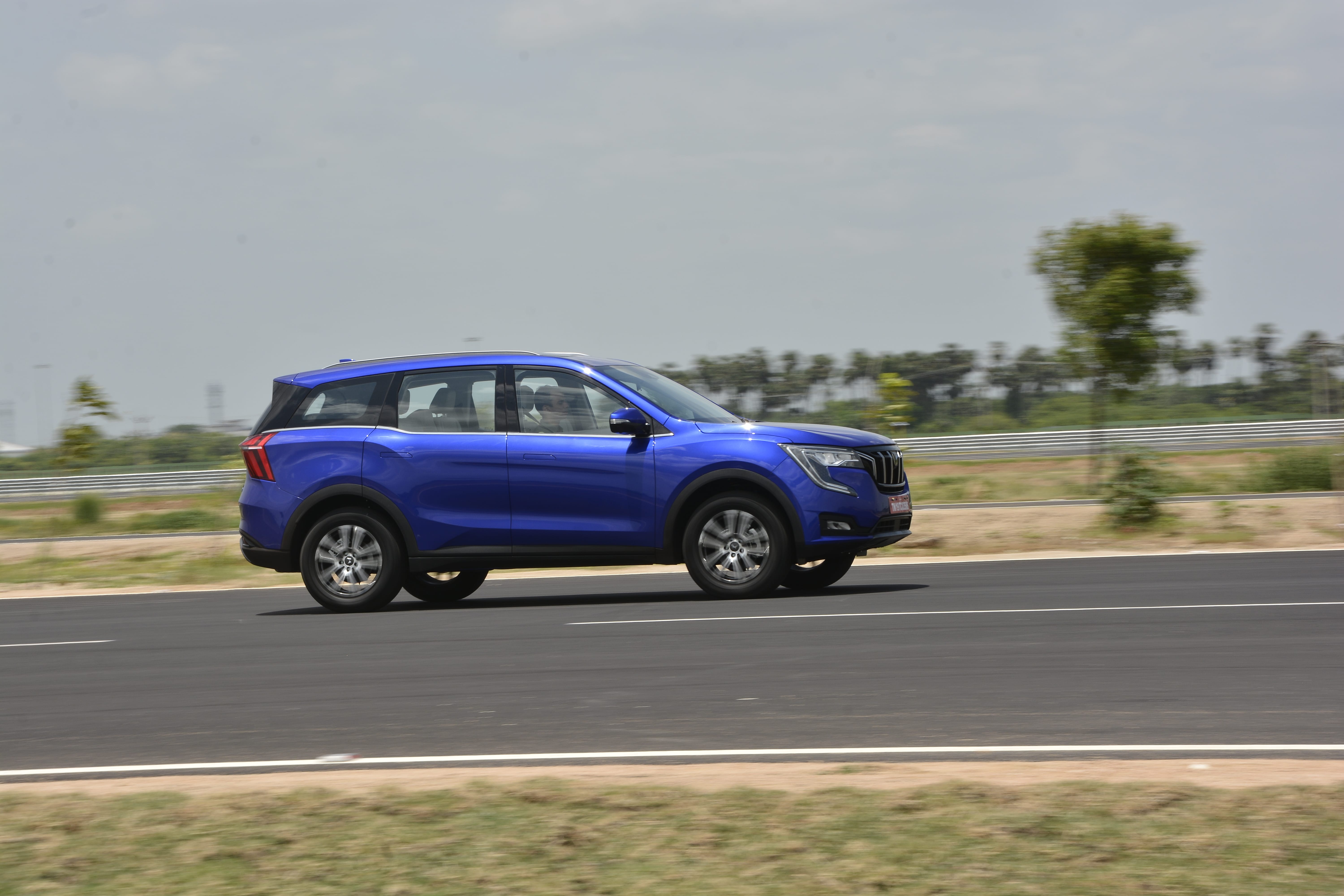 I am ready to buy the XUV700 AX7L. Should I wait for the facelift or ...