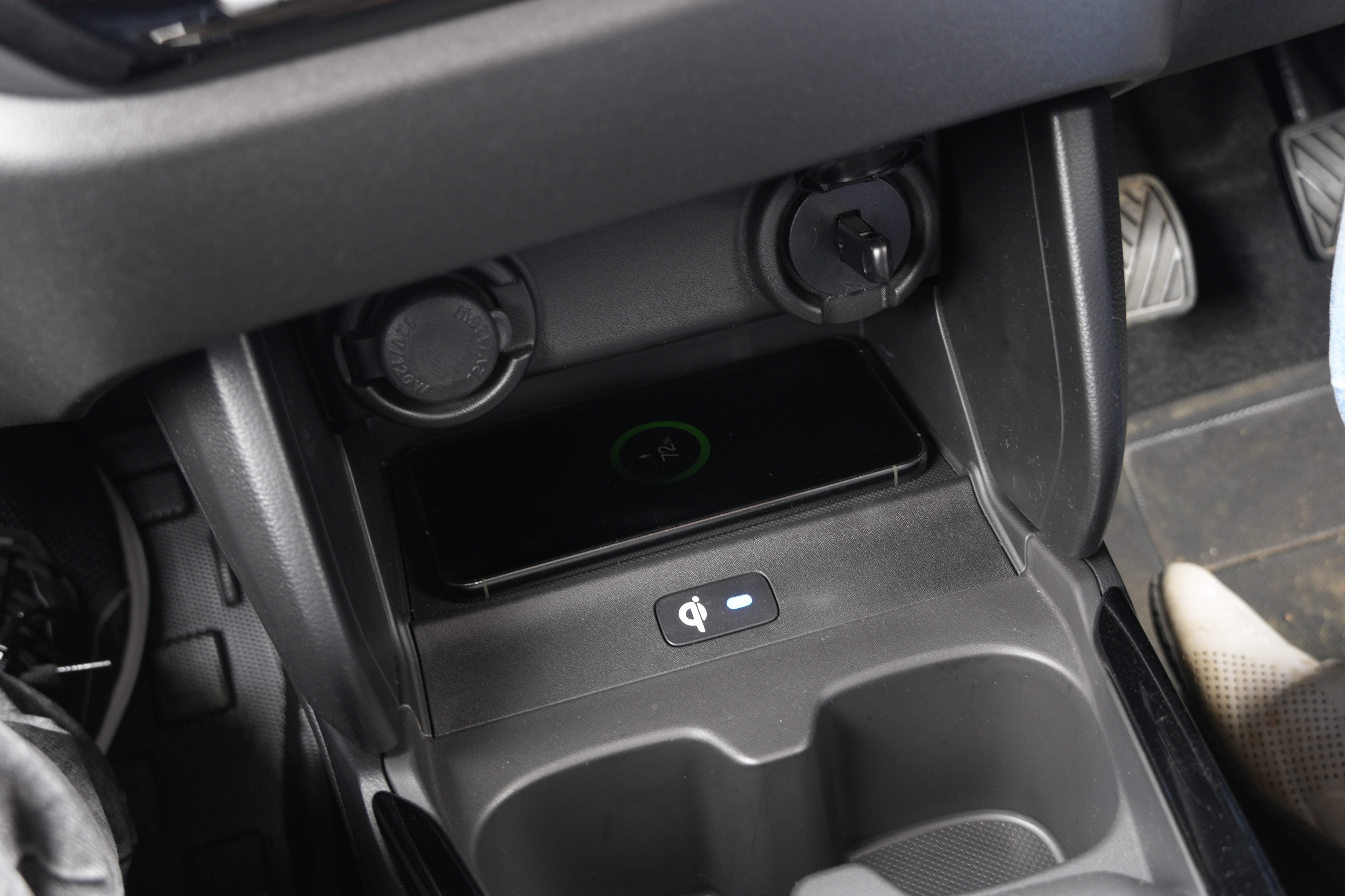 Maruti Suzuki Swift Charging Ports Image – Swift Photos in India ...