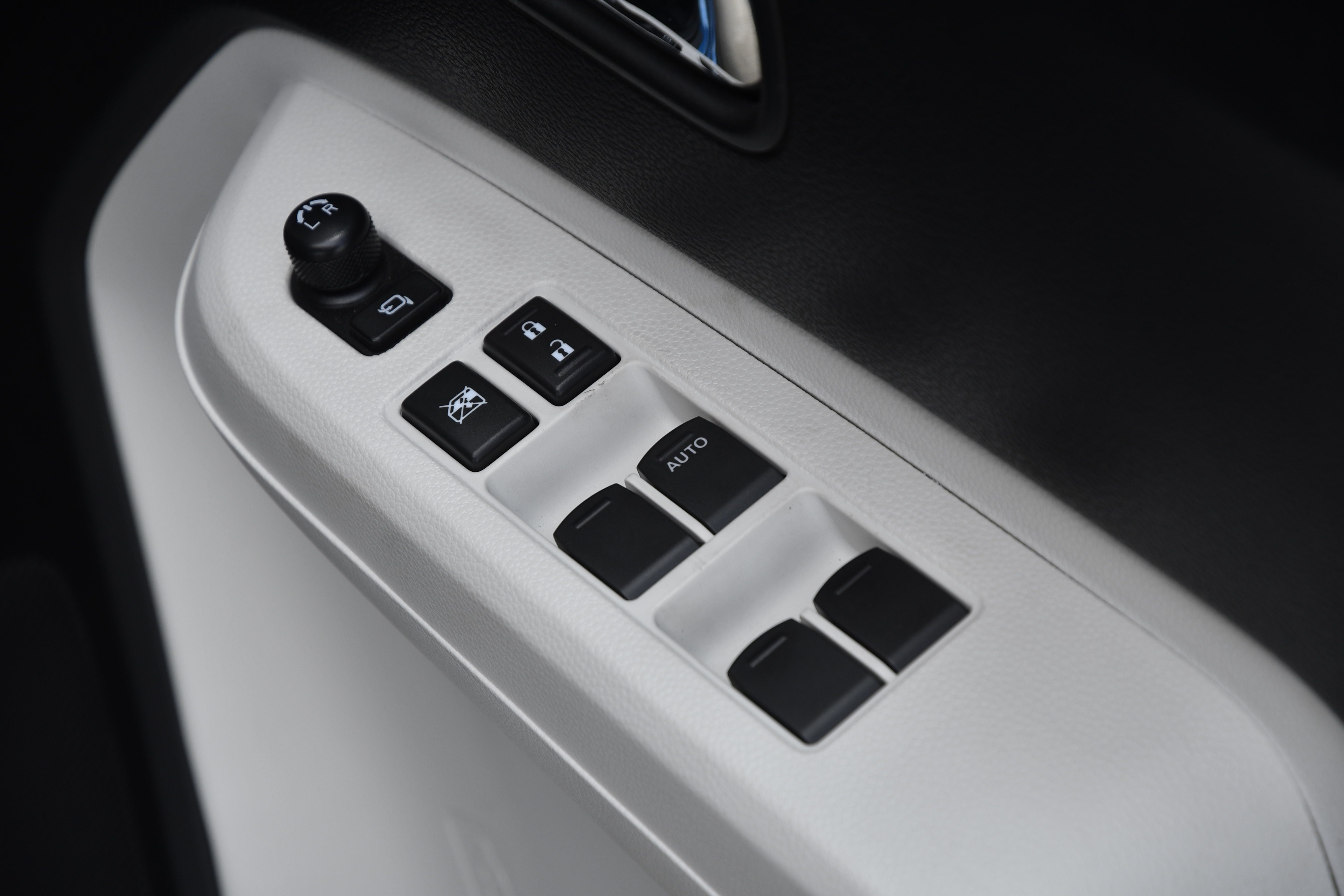 Maruti Suzuki Ignis Color Black Image – Ignis Photos in India | Autocar ...