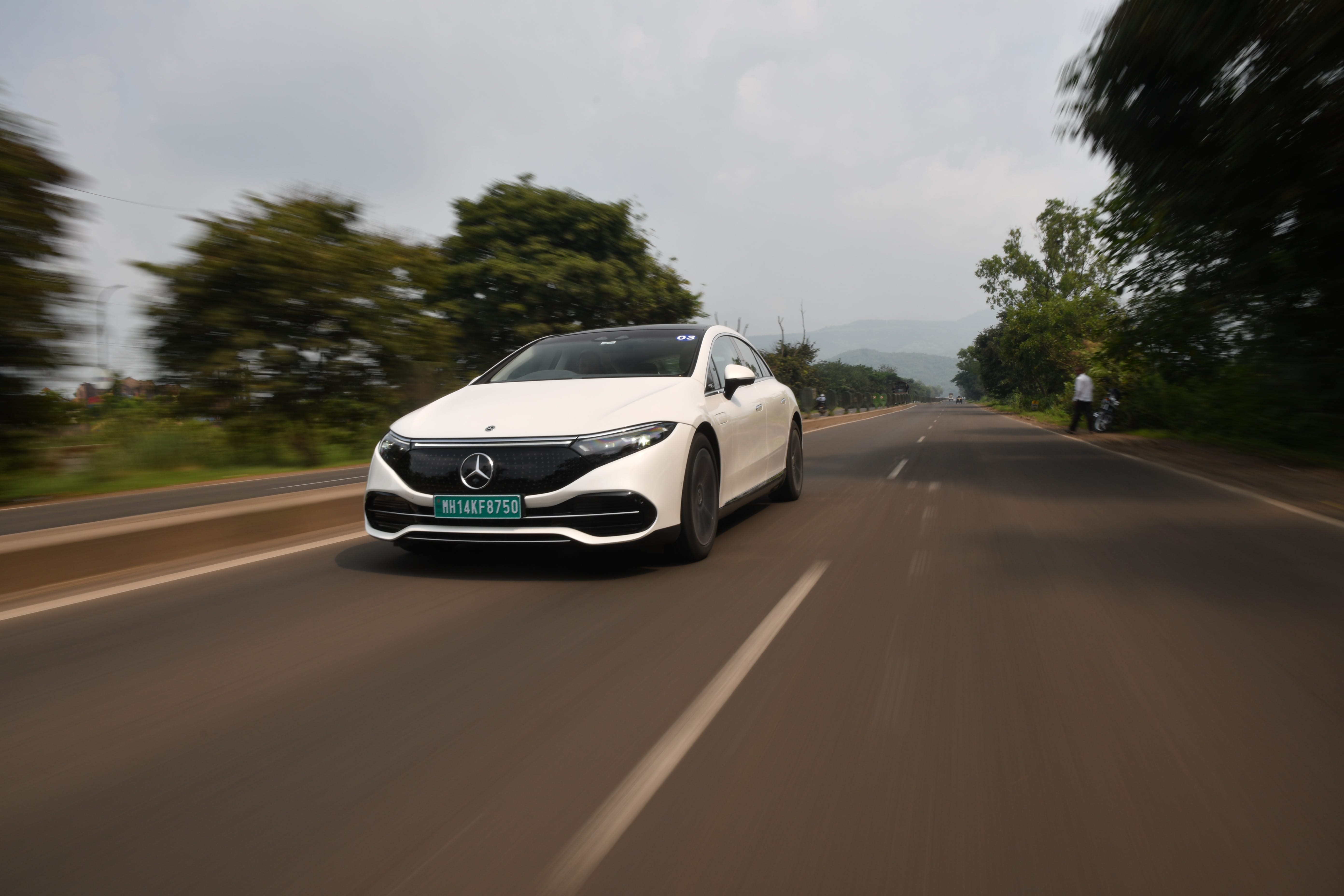 Mercedes-Benz EQS Front Right Three Quarter Image – EQS Photos in India ...