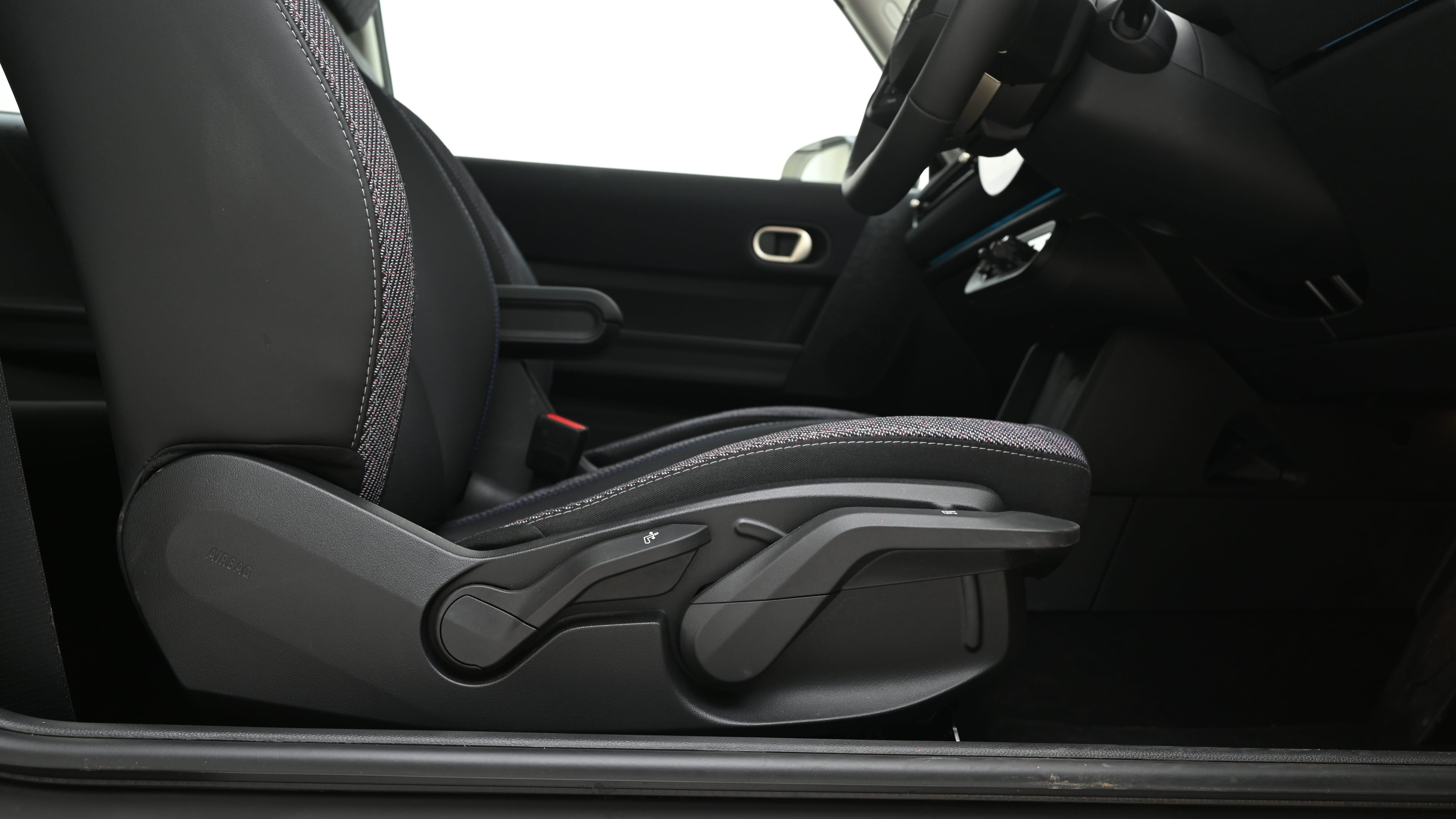 Mini 3-Door front-row-adjustable-headrests Image – 3-Door Photos in ...