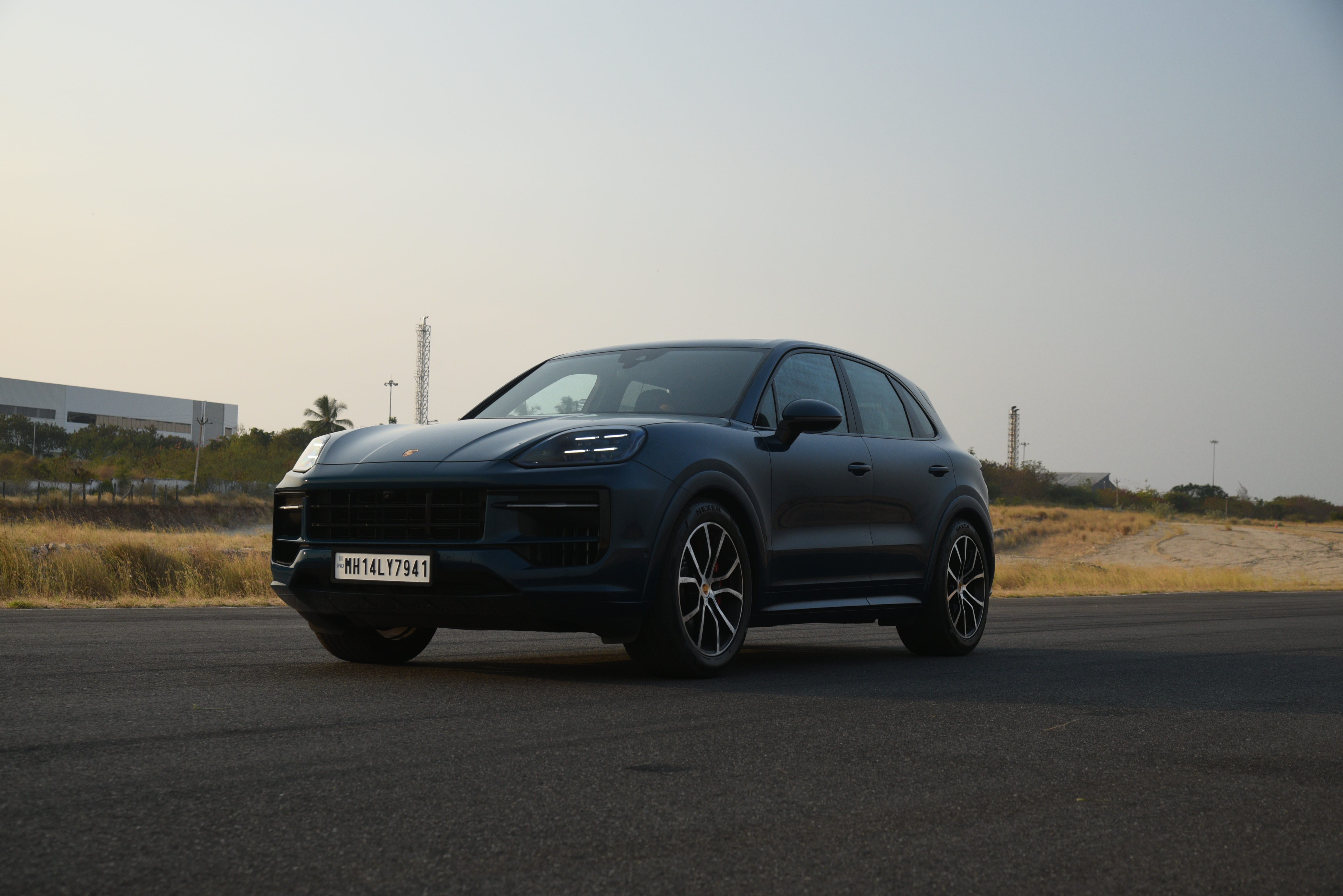 Porsche Cayenne Front Left Three Quarter Image – Cayenne Photos in ...