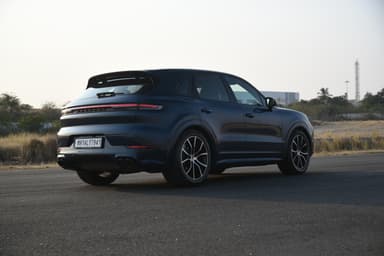 𝗣𝗼𝗿𝘀𝗰𝗵𝗲 𝗖𝗮𝗿𝘀 𝗶𝗻 𝗜𝗻𝗱𝗶𝗮, Porsche Cars 2026 Price - Images, Features ...