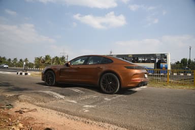 𝗣𝗼𝗿𝘀𝗰𝗵𝗲 𝗖𝗮𝗿𝘀 𝗶𝗻 𝗜𝗻𝗱𝗶𝗮, Porsche Cars 2026 Price - Images, Features ...