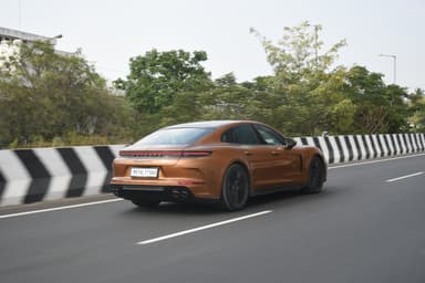 𝗣𝗼𝗿𝘀𝗰𝗵𝗲 𝗖𝗮𝗿𝘀 𝗶𝗻 𝗜𝗻𝗱𝗶𝗮, Porsche Cars 2026 Price - Images, Features ...