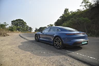 𝗣𝗼𝗿𝘀𝗰𝗵𝗲 𝗖𝗮𝗿𝘀 𝗶𝗻 𝗜𝗻𝗱𝗶𝗮, Porsche Cars 2026 Price - Images, Features ...