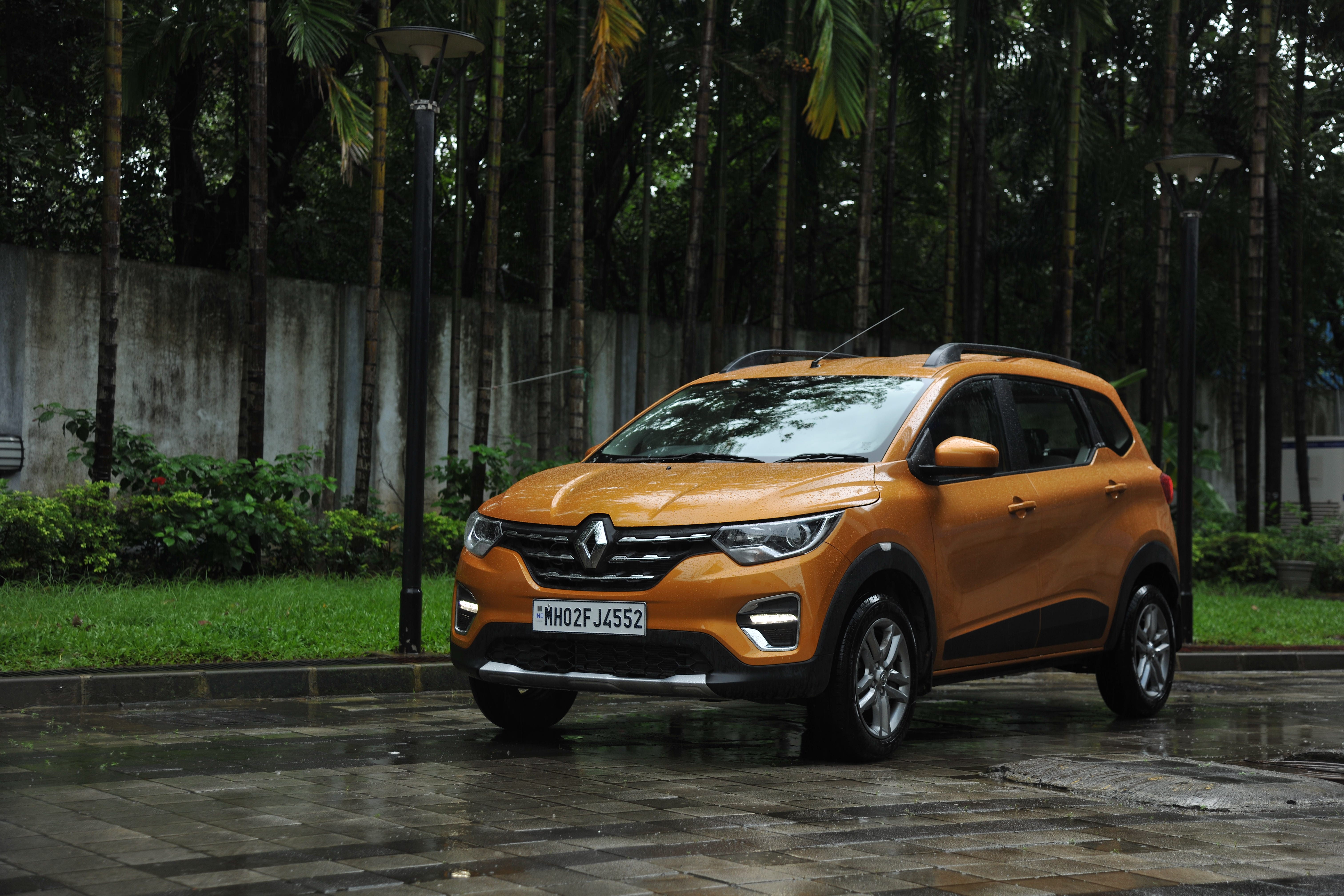 Renault Triber Variants: Explore Base, Mid & Top Models with Prices ...