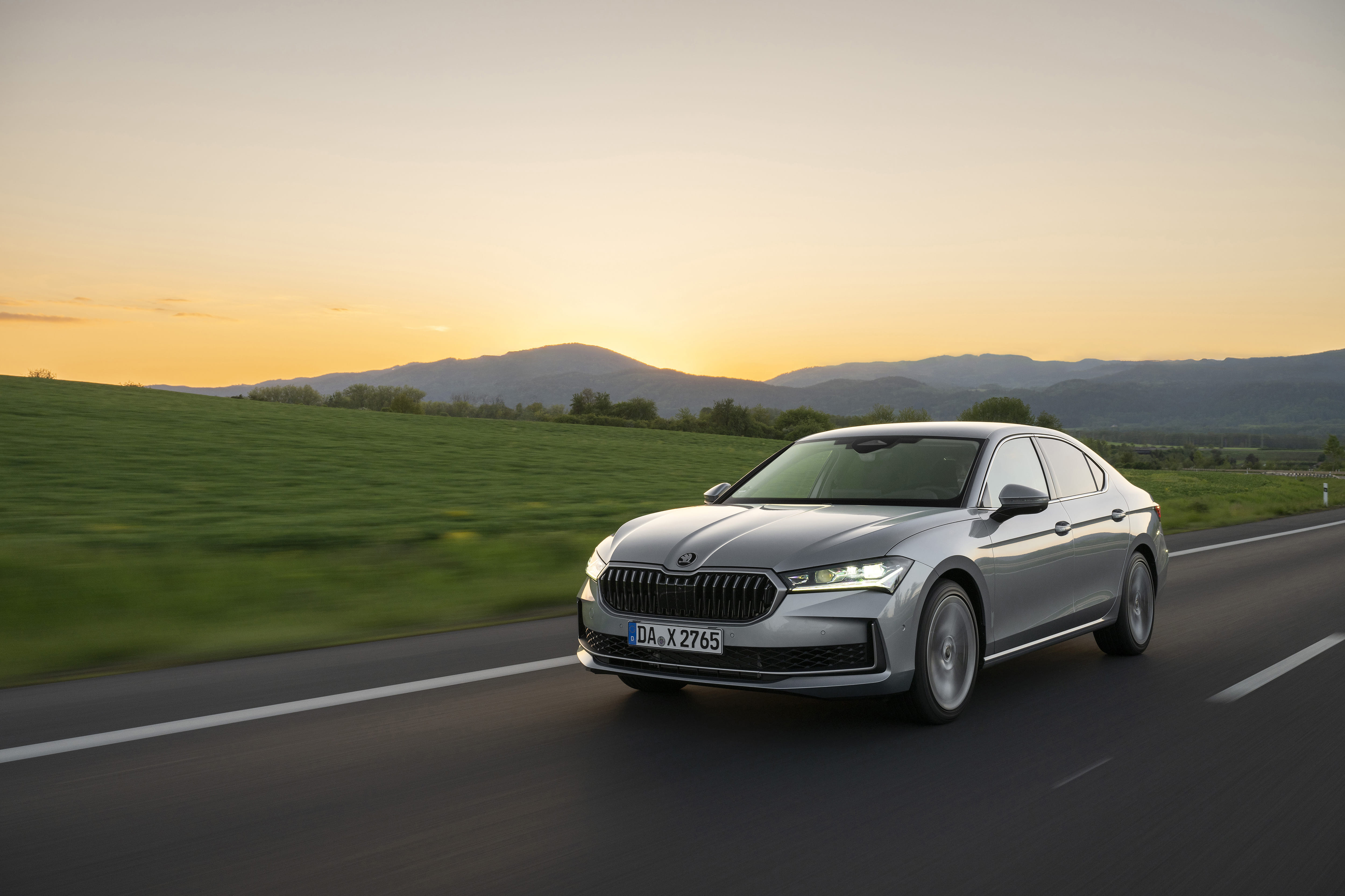 Skoda Superb Color Silver Image – Superb Photos in India | Autocar India