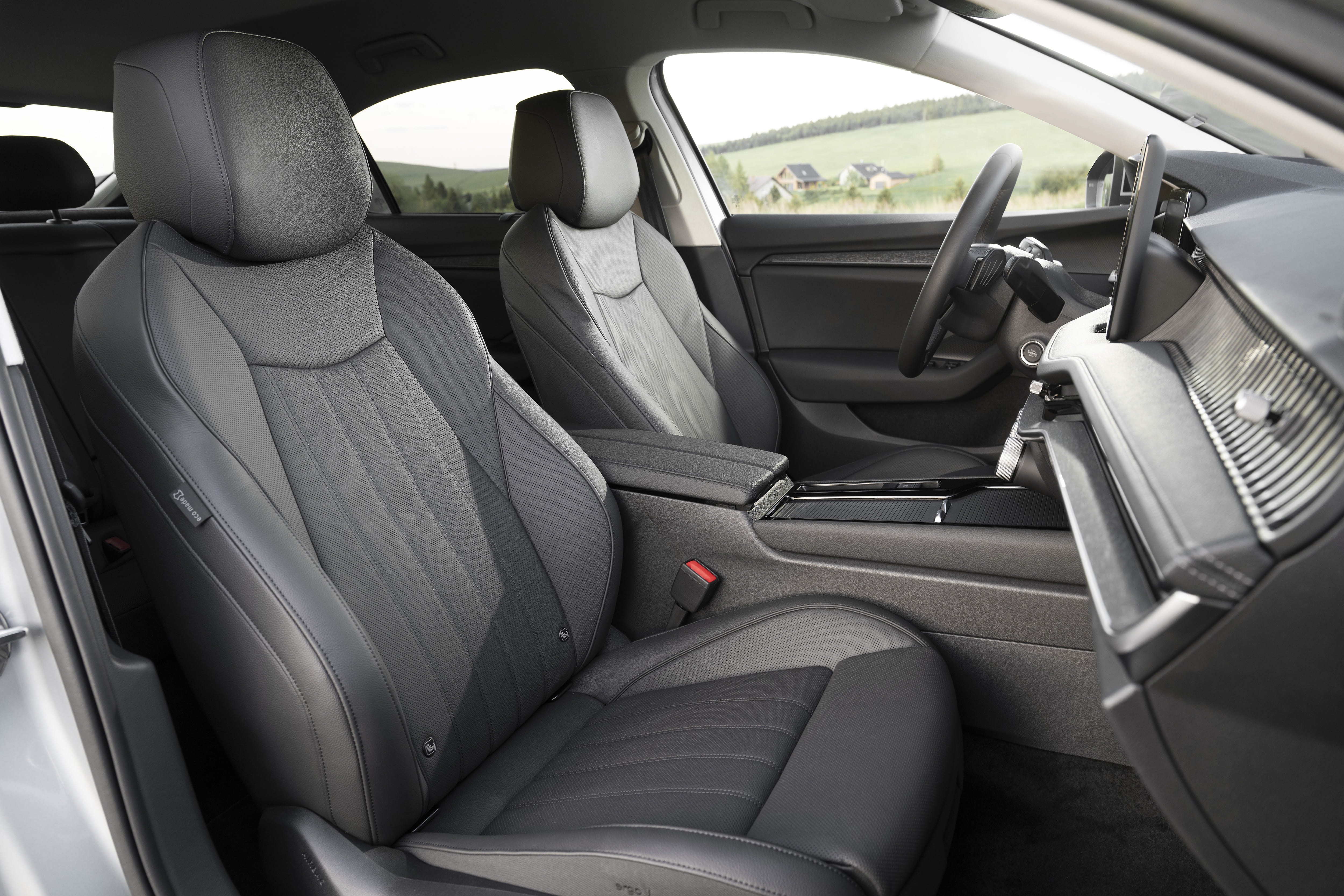 Skoda Superb Front Row Seats Image – Superb Photos in India | Autocar India