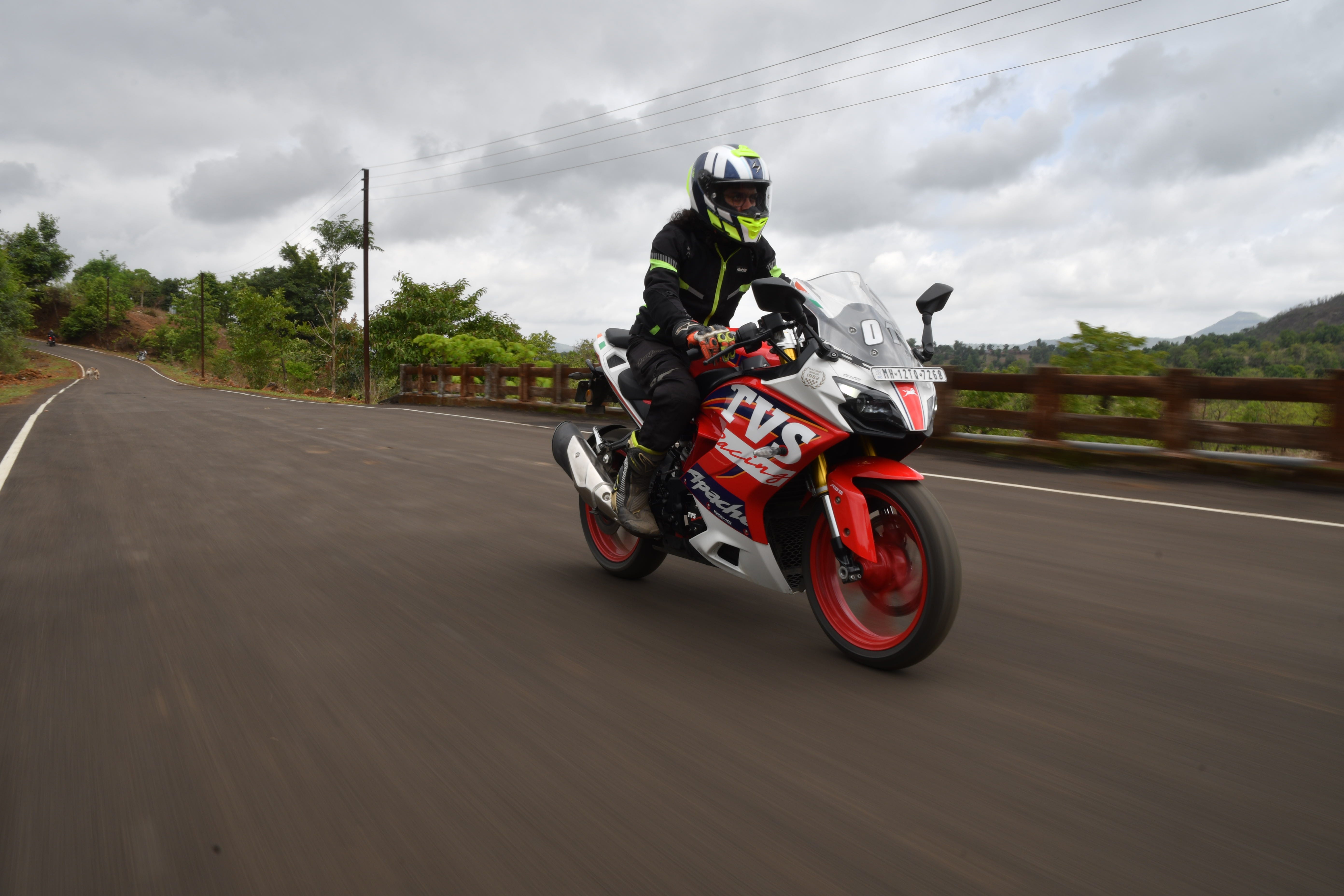 TVS Apache RR310 On Road Price in Kamareddy Starts at 1.60 lakh ...